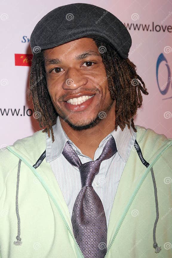 Nate Gonzalez foto editorial. Imagen de abrigo, bailando - 35518856