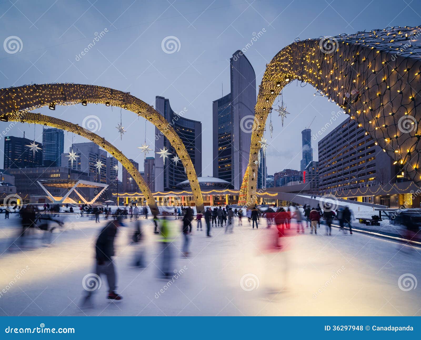 Nathan Phillips Square foto de archivo. Imagen de ontario - 36297948