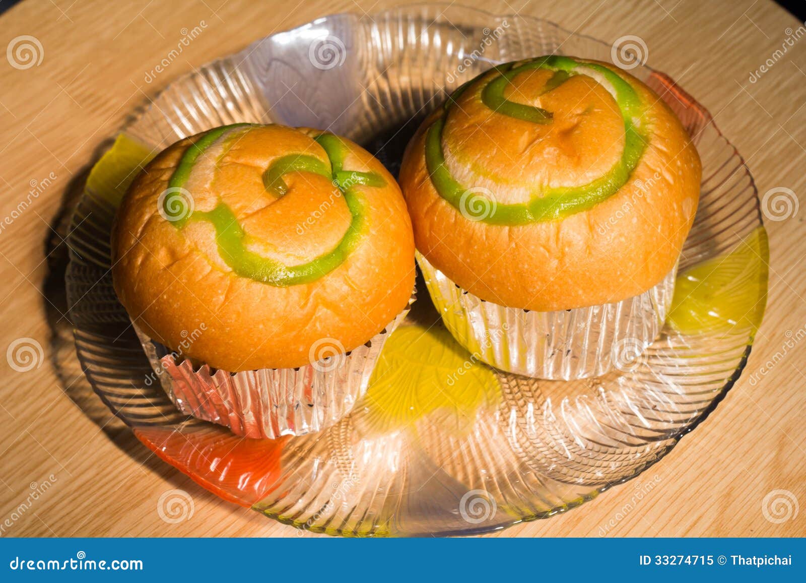 Natillas del pan en placa imagen de archivo. Imagen de fibra - 33274715