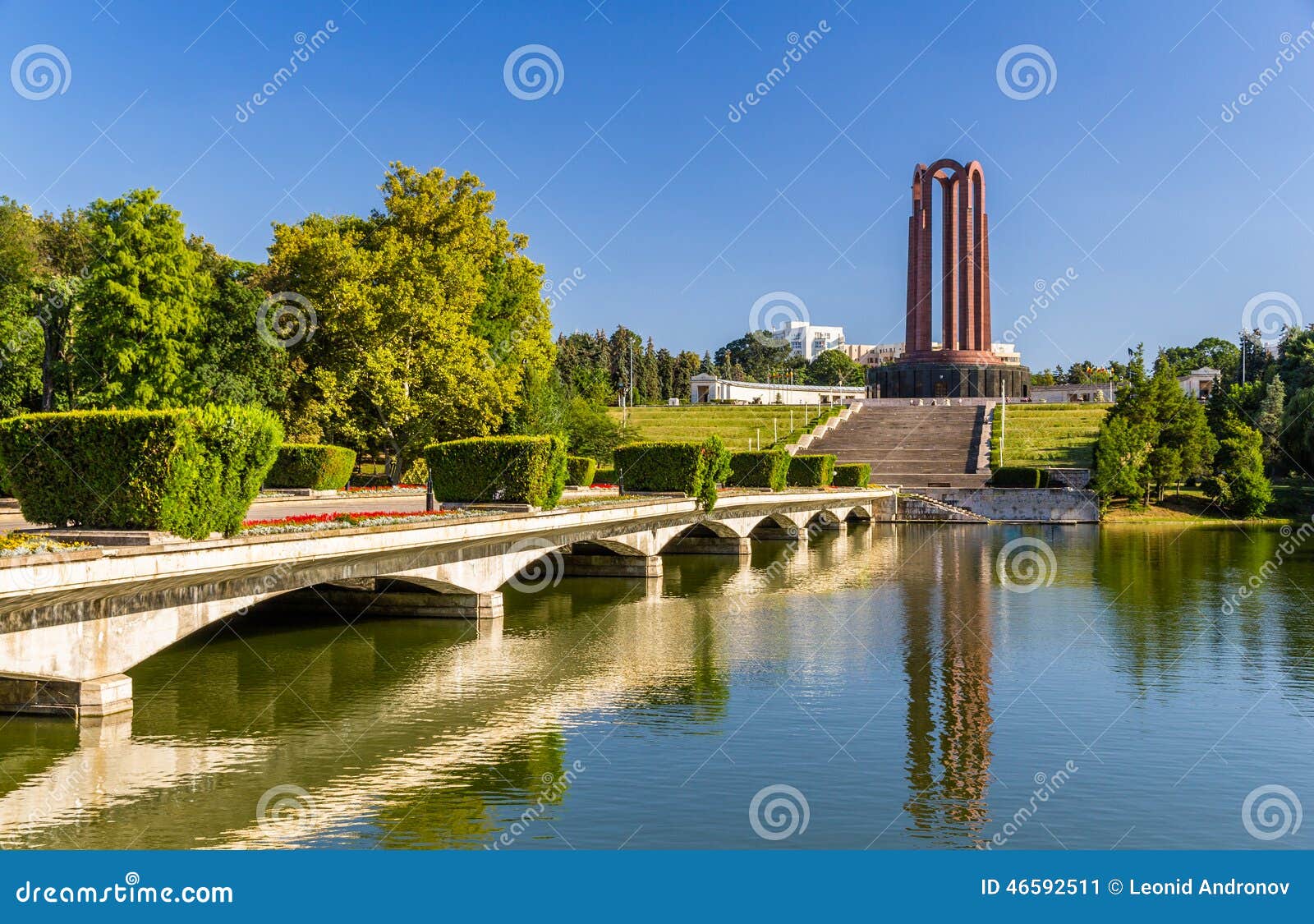 Nationaal Heldengedenkteken in Carol Park - Boekarest Redactionele Foto ...