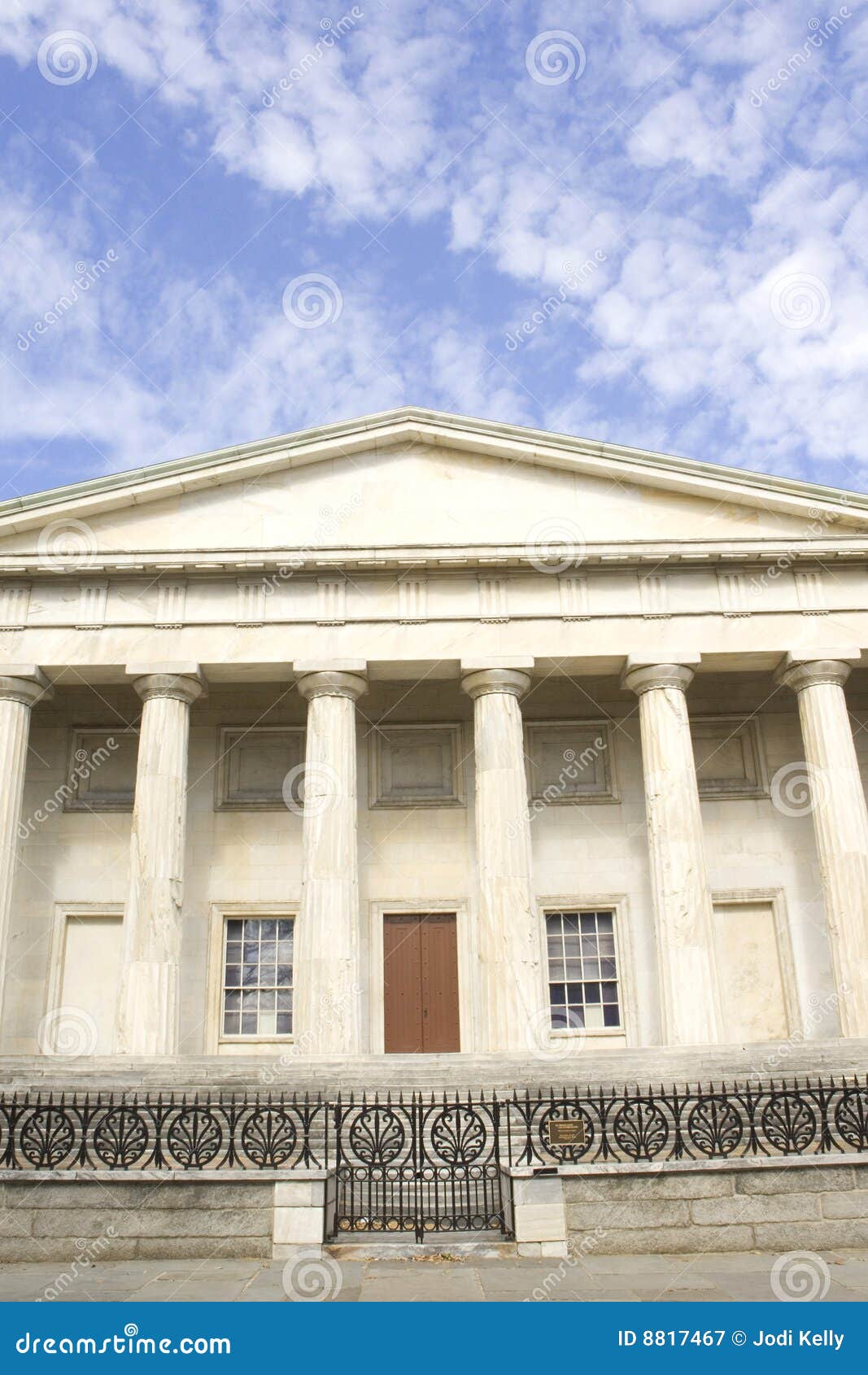 National Bank imagen de archivo. Imagen de nubes, finanzas - 8817467