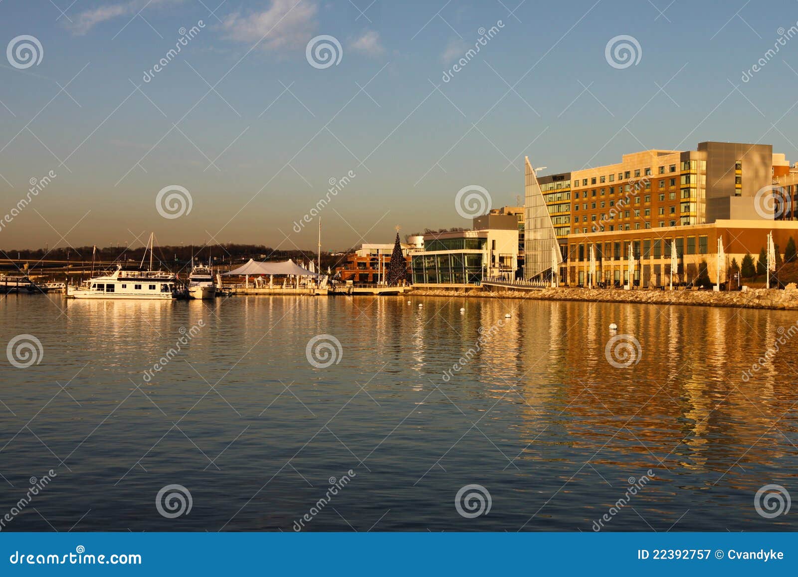 National Harbor Waterfront editorial photography. Image of river - 22392757