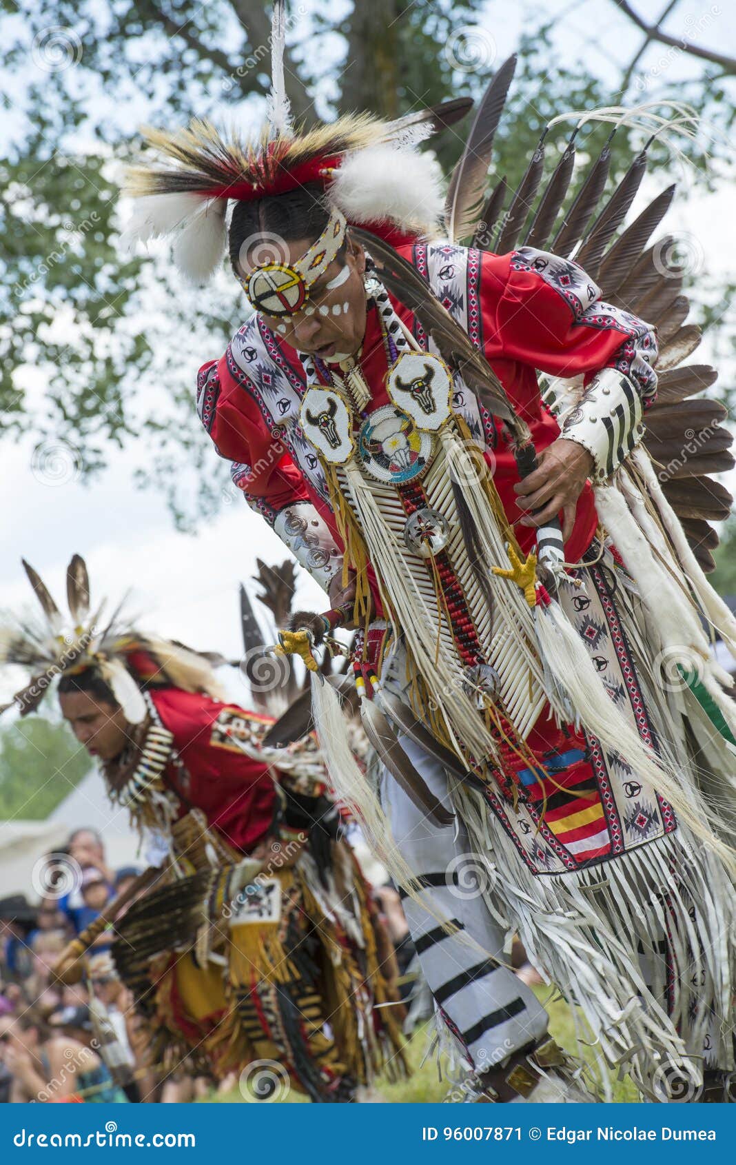 Native American dance editorial photo. Image of performance - 96007871