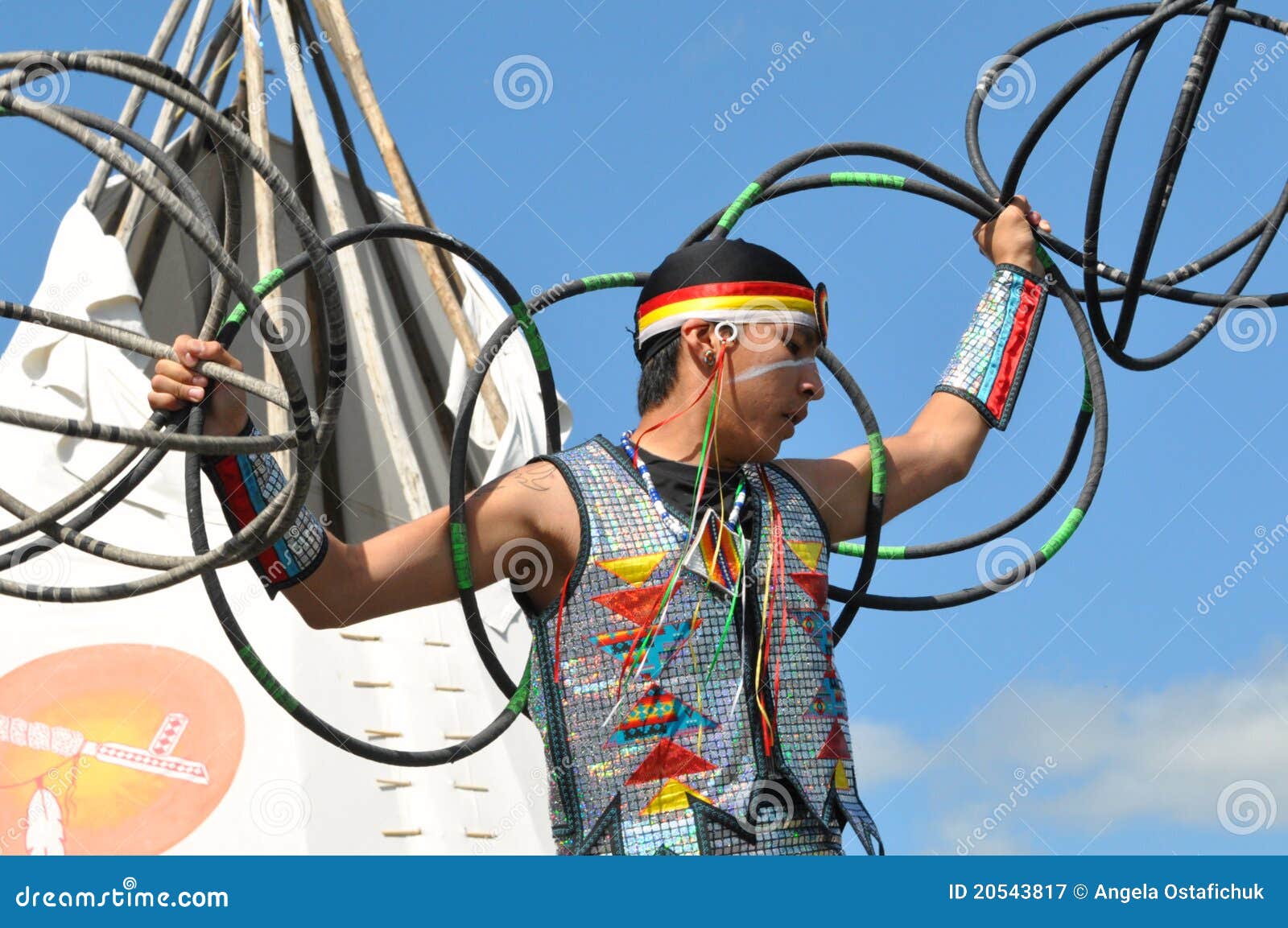 Native American Hoop Dancer Editorial Photography - Image of festival ...