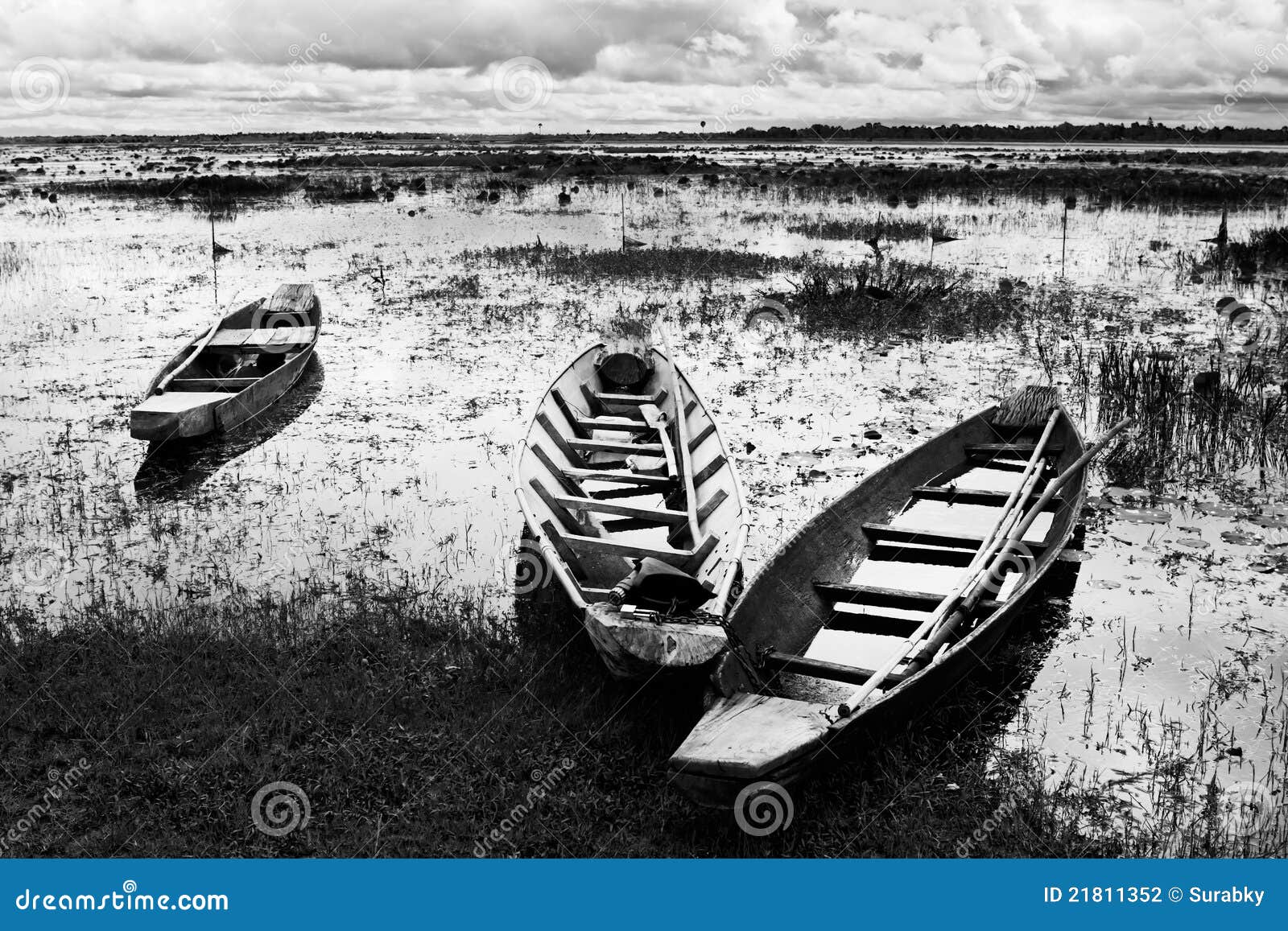 Native Thai Style Wood Boat Stock Photo - Image of single, water: 21811352