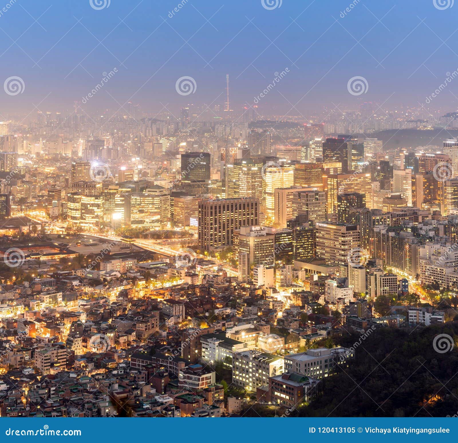 Nattsikt Av Seoul I Stadens Centrum Cityscape Fotografering för ...