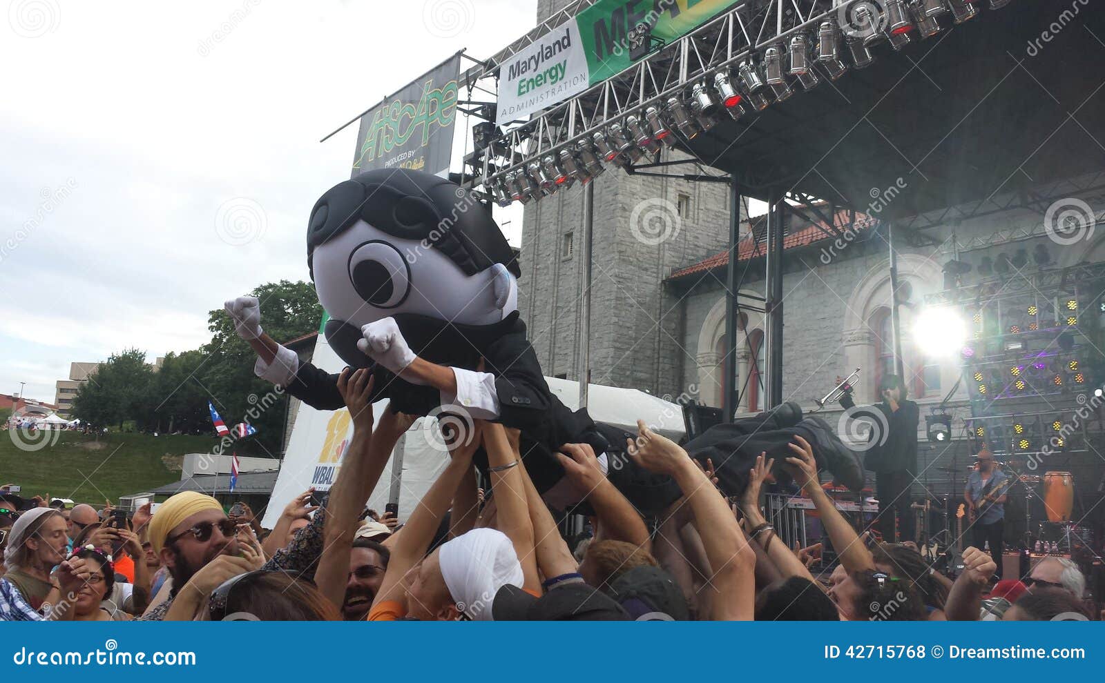 Natty Bo! editorial stock photo. Image of crowd, baltimore - 42715768