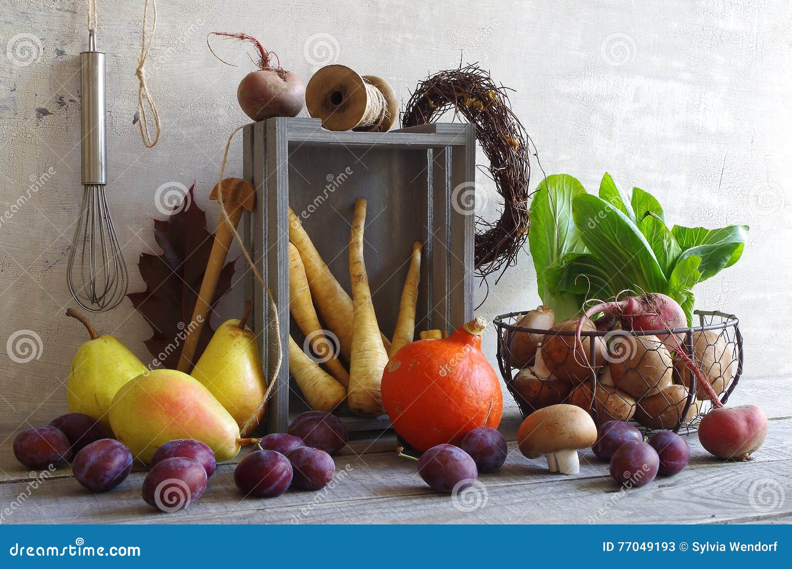 Natura Morta Con Le Varie Verdure E La Frutta Immagine Stock - Immagine ...