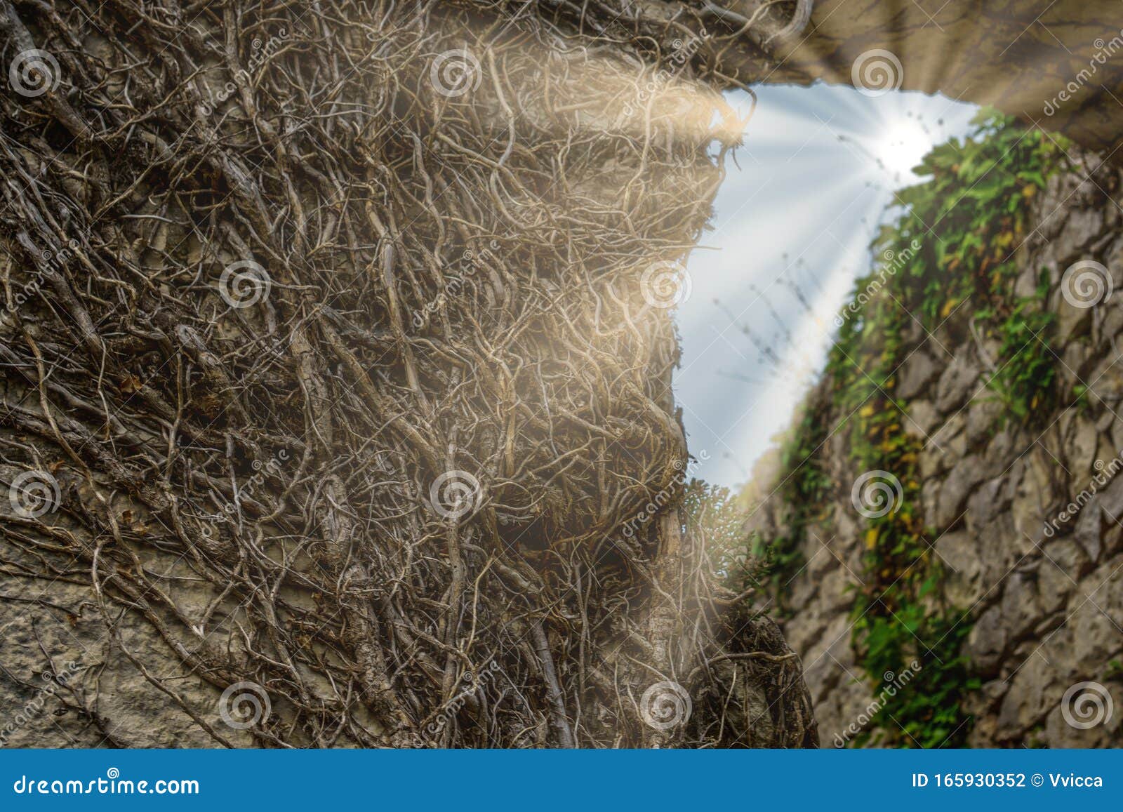 Natural Background Overlooking a Hole in the Rock with Sun Rays 库存照片 ...