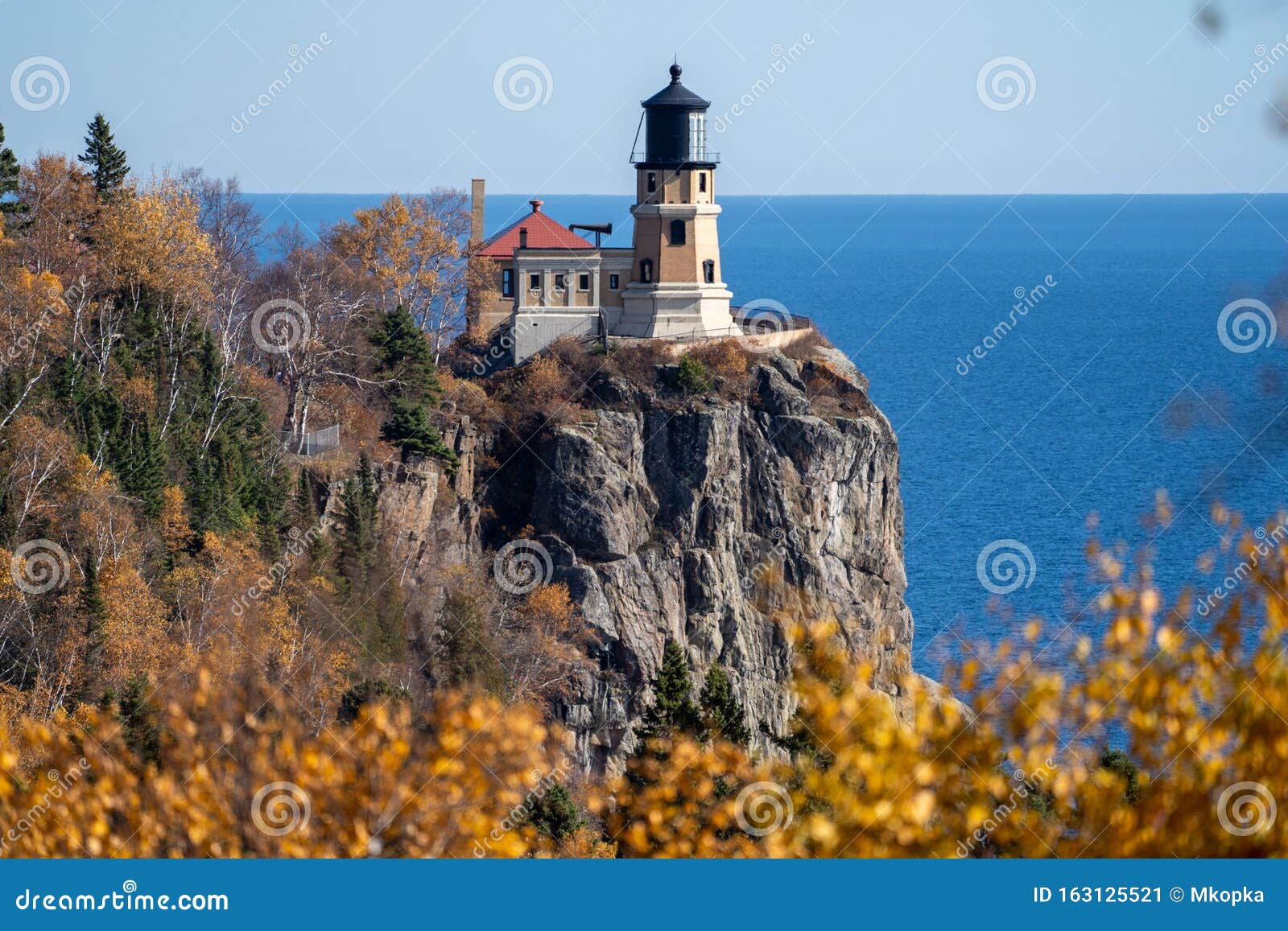 Natural Framing of Split Rock Lighthouse on the North Shore of ...