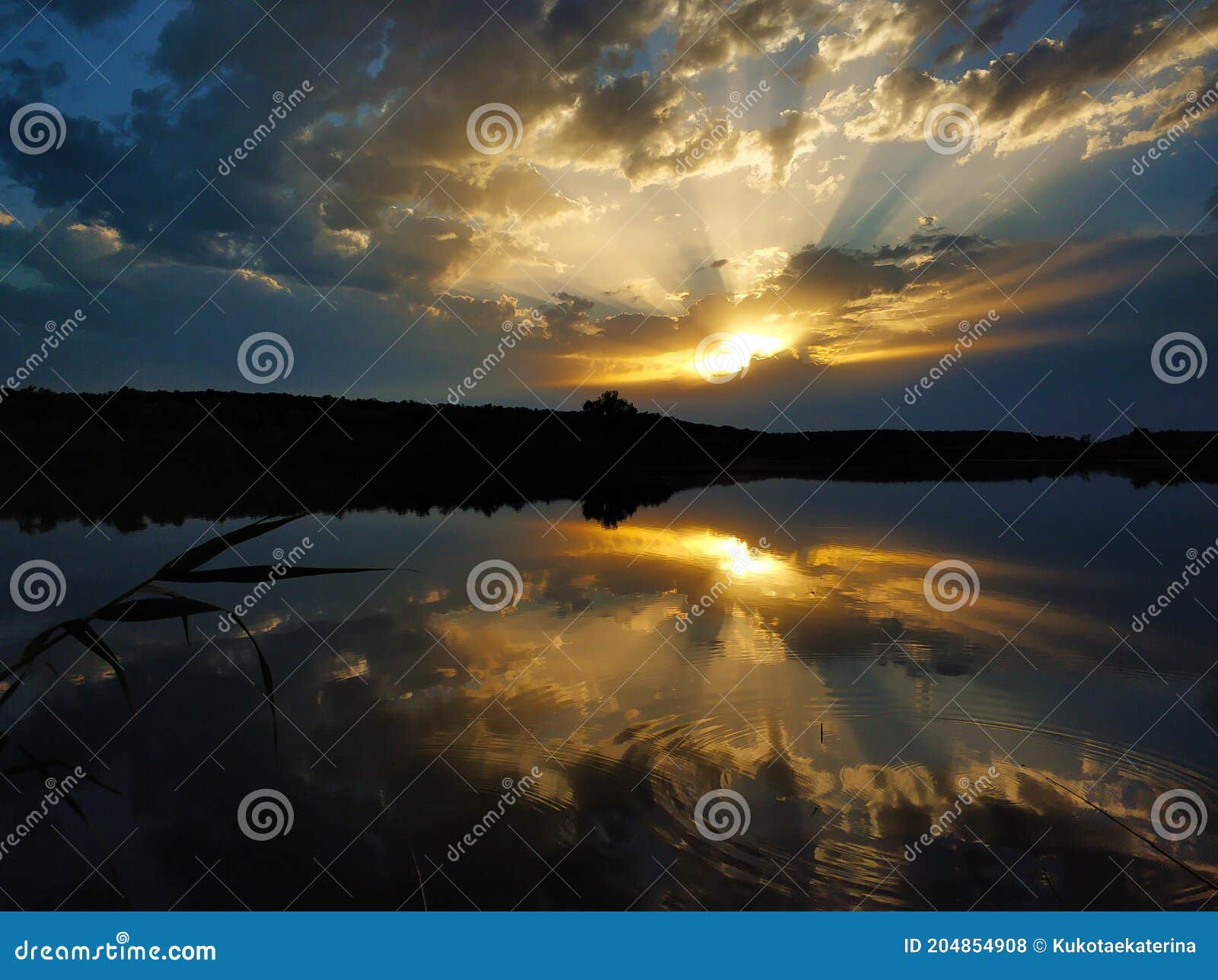 Natural Landscape. Sunset Over Water, Reflection of the Sun and Clouds ...