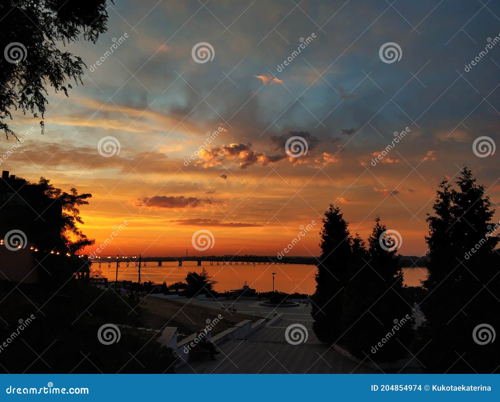 Natural Landscape. Sunset Over Water, Reflection of the Sun and Clouds ...