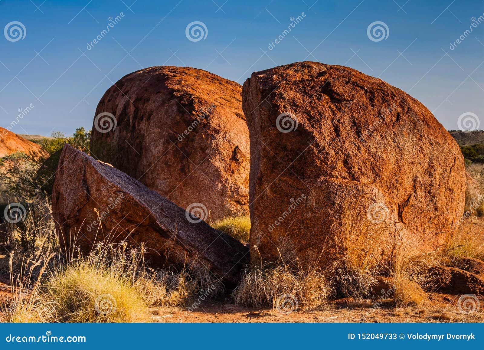 A Naturally Split Boulder in the Devils Marbles Karlu Karlu ...