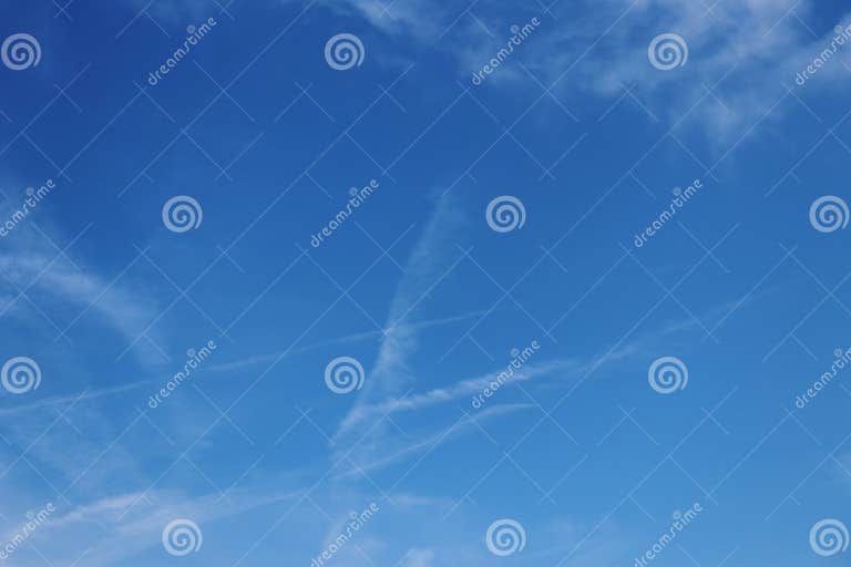 Nature Background 3865 Blue Sky with Diffuse White Clouds and Lines ...