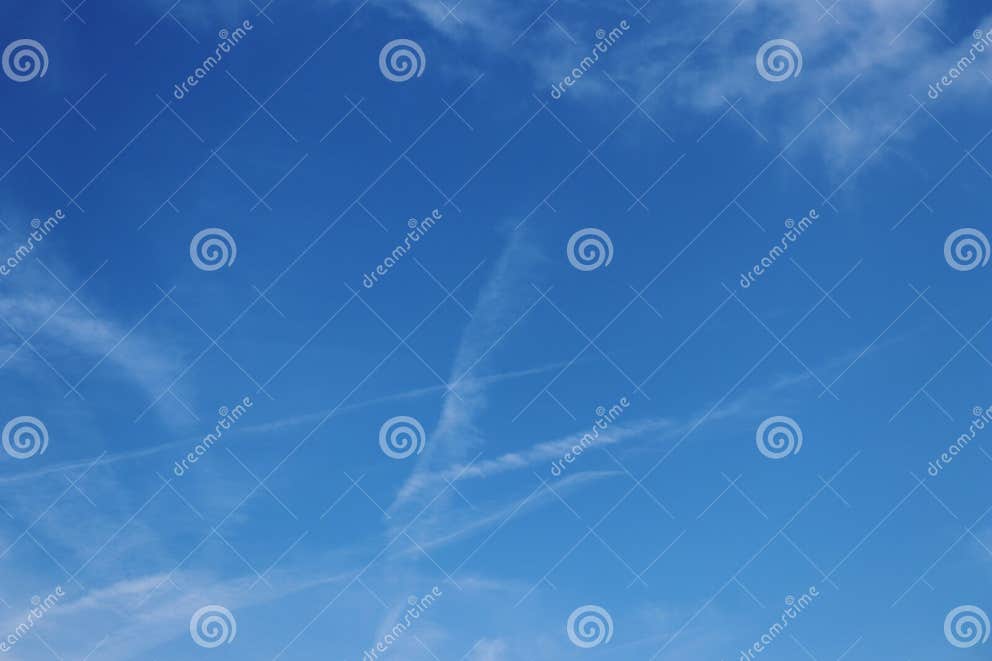Nature Background 3865 Blue Sky with Diffuse White Clouds and Lines ...