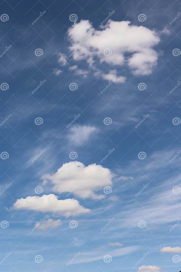 Nature Background 3805 Cloudy Blue Sky with White Puffy and Diffuse ...