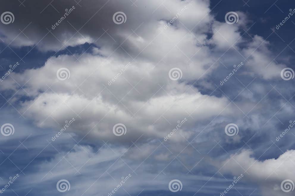 Nature Background 3801 Cloudy Sky with White Puffy and Diffuse Clouds ...