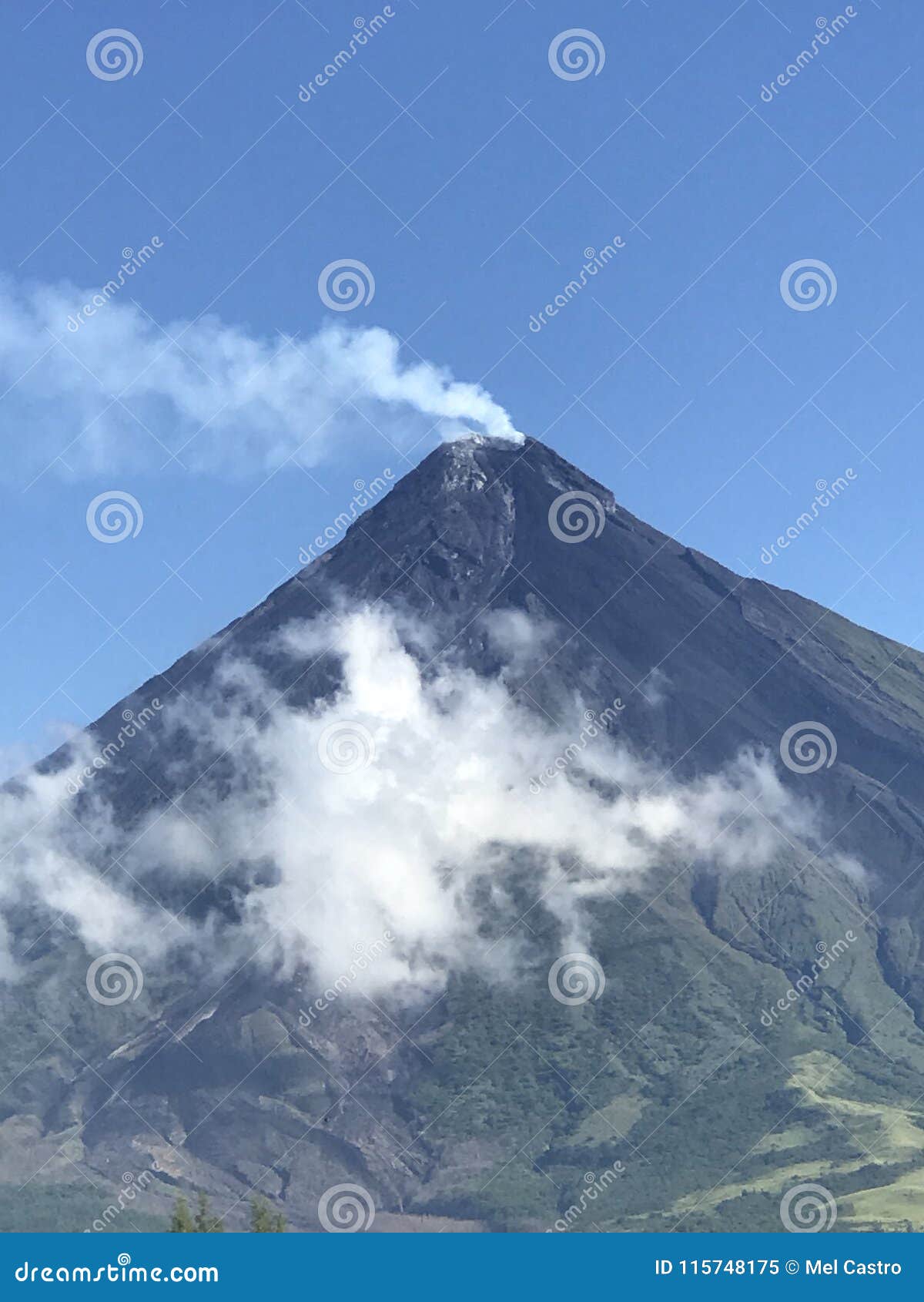 Mayon Volcano stock image. Image of mayon, landscape - 115748175
