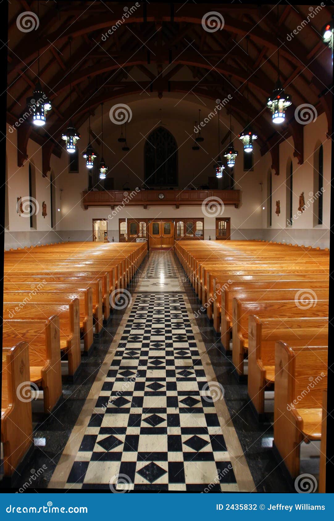 Navata Laterale Della Chiesa Fotografia Stock - Immagine di cattolico ...