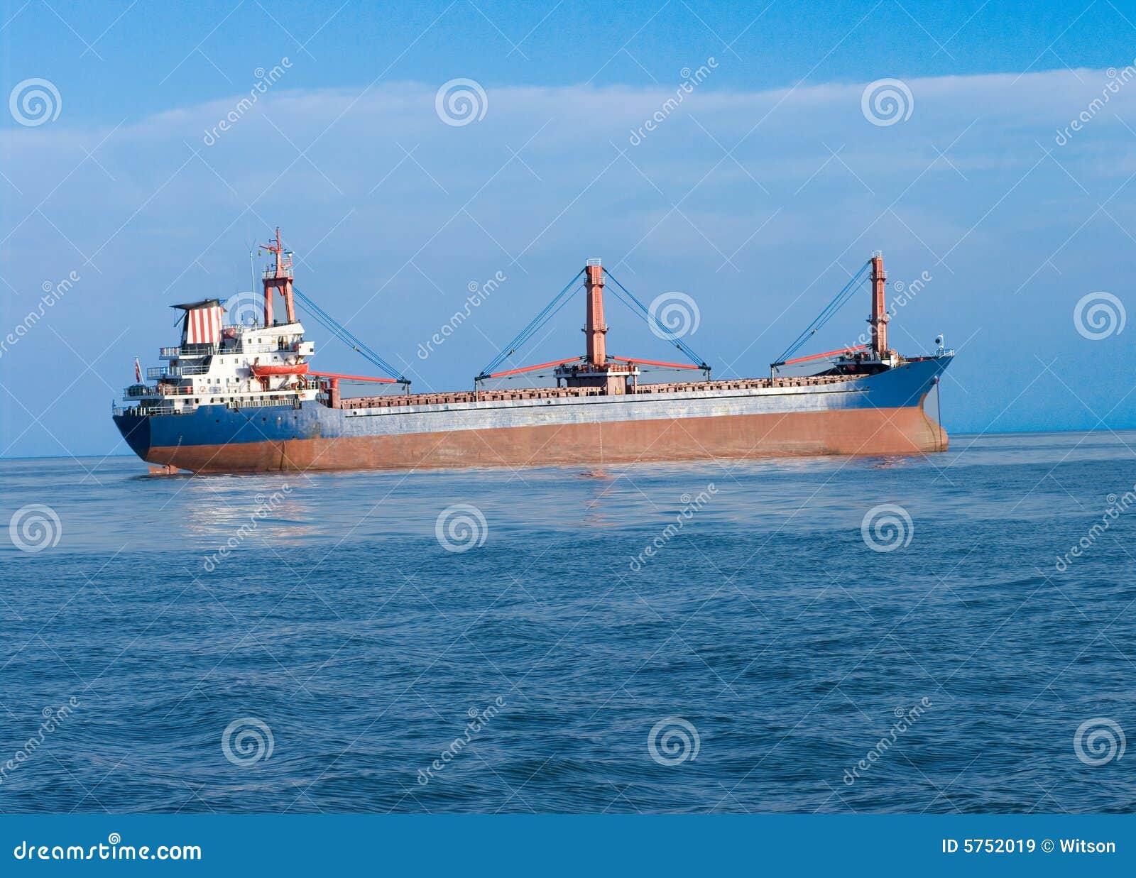 Nave imagen de archivo. Imagen de inferior, movimiento - 5752019