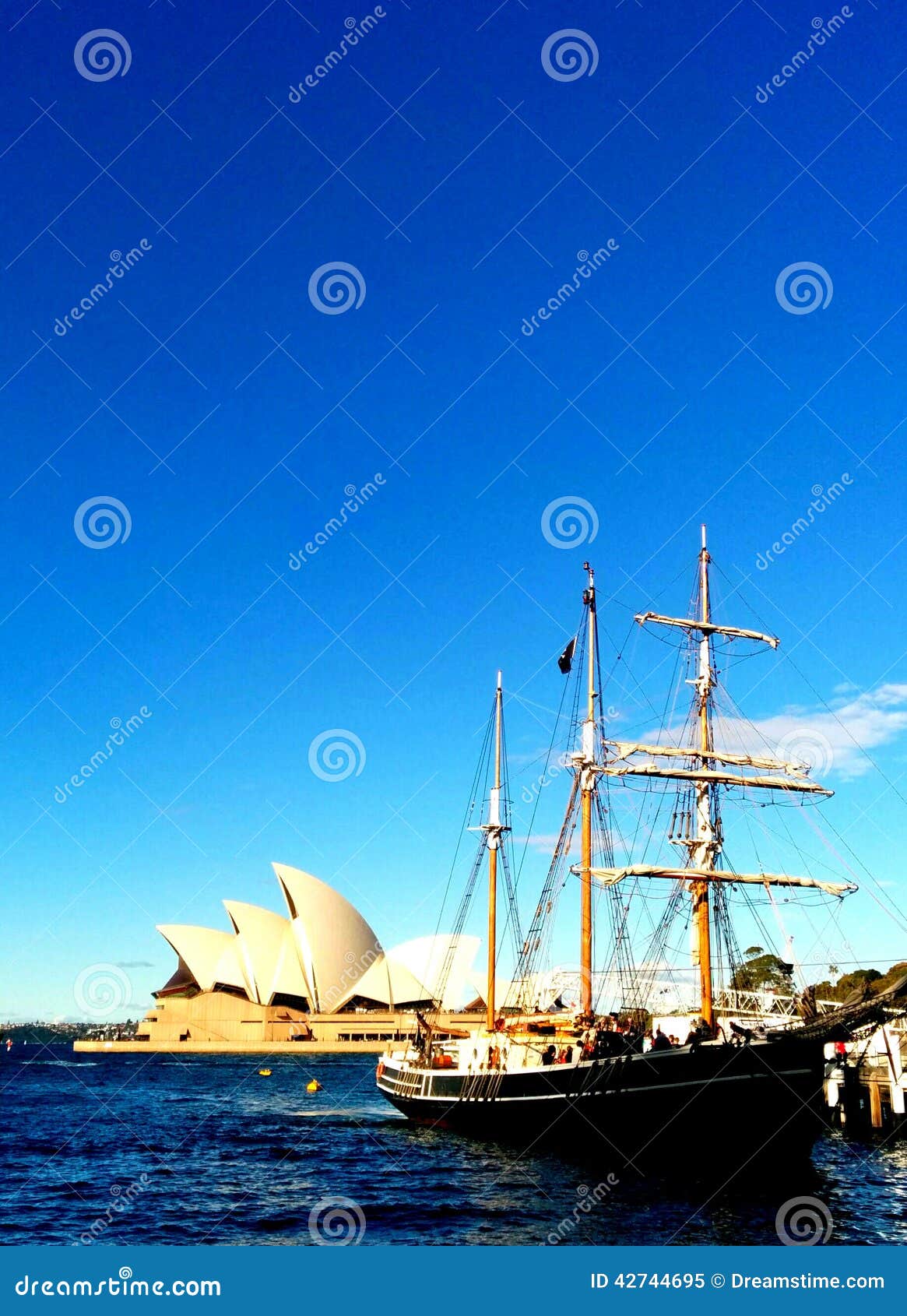 Nave Alta De La Casa De Sydney Opera Imagen editorial - Imagen de casa ...