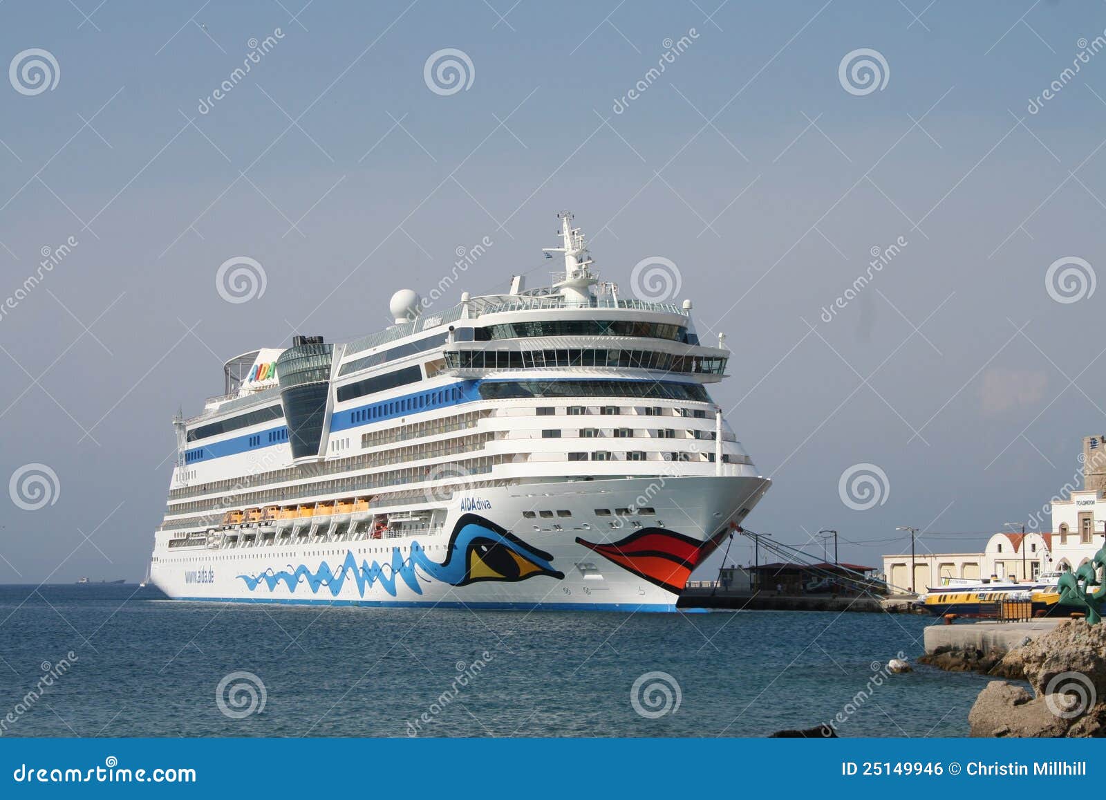 Nave da crociera di AIDA fotografia editoriale. Immagine di grande ...