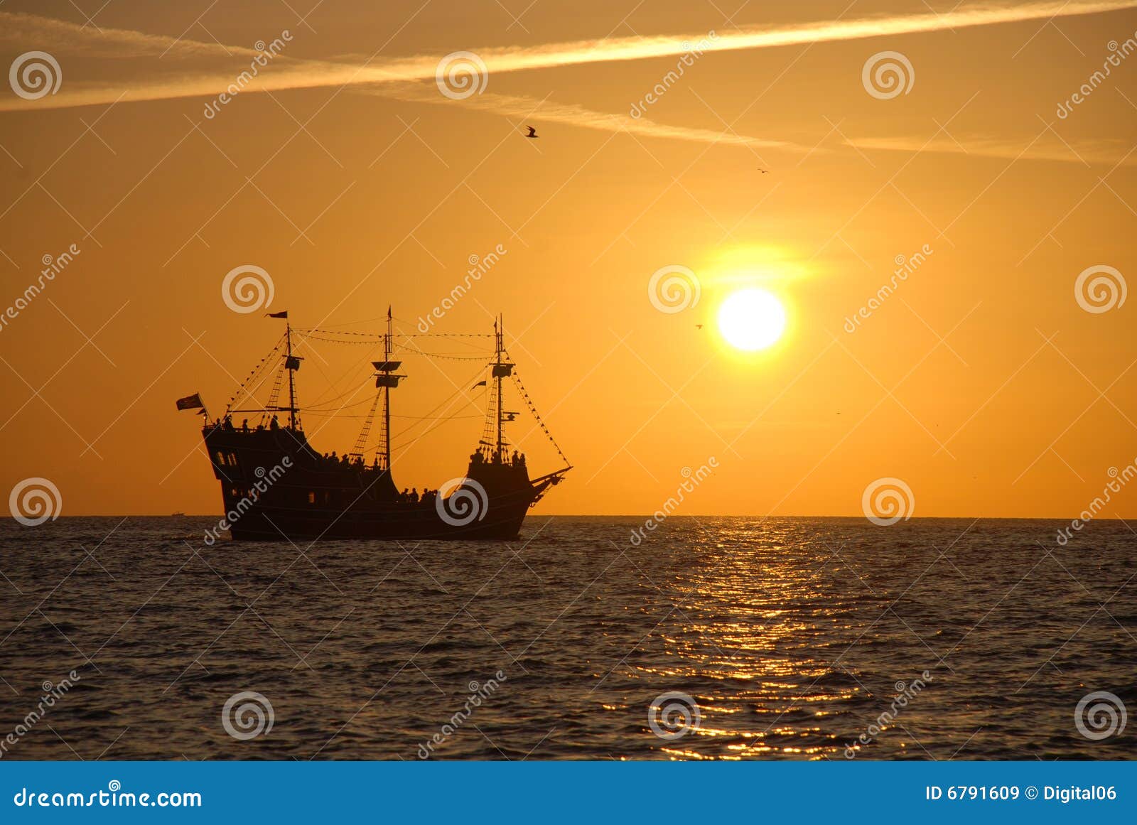 Nave de pirata imagen de archivo. Imagen de sunset, océano - 6791609