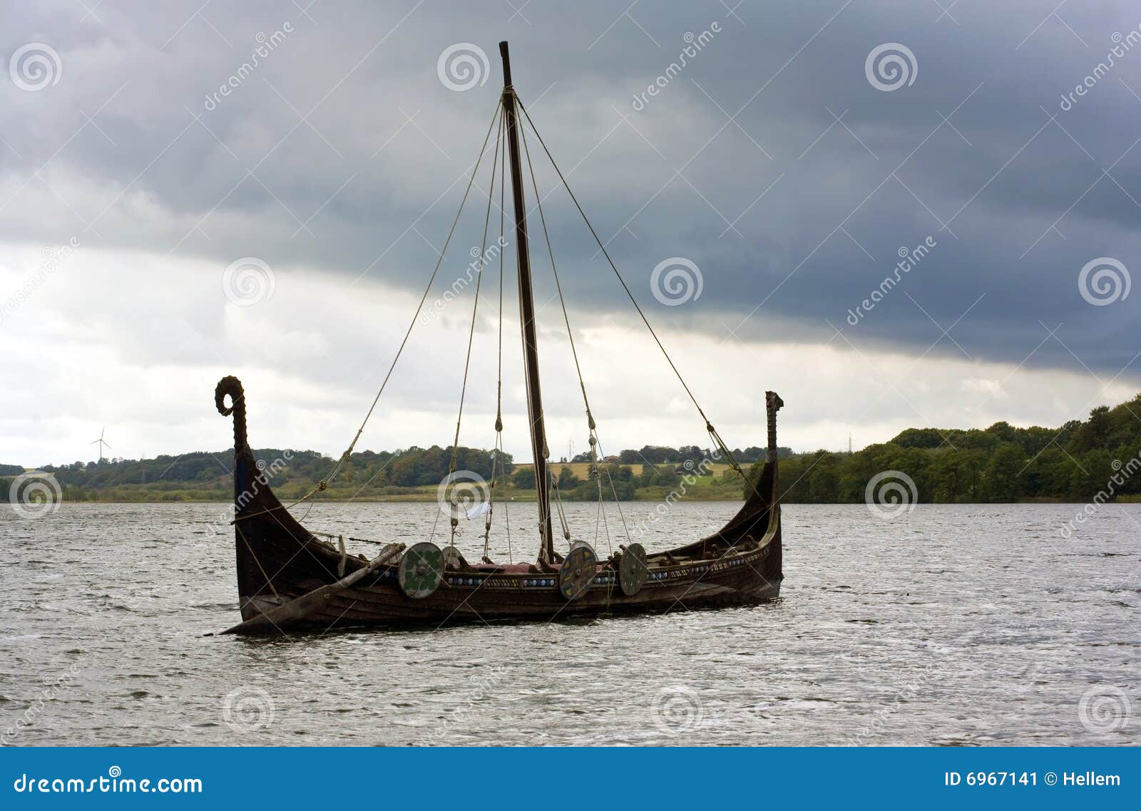 Nave de Vikingo imagen de archivo. Imagen de modelo, agua - 6967141