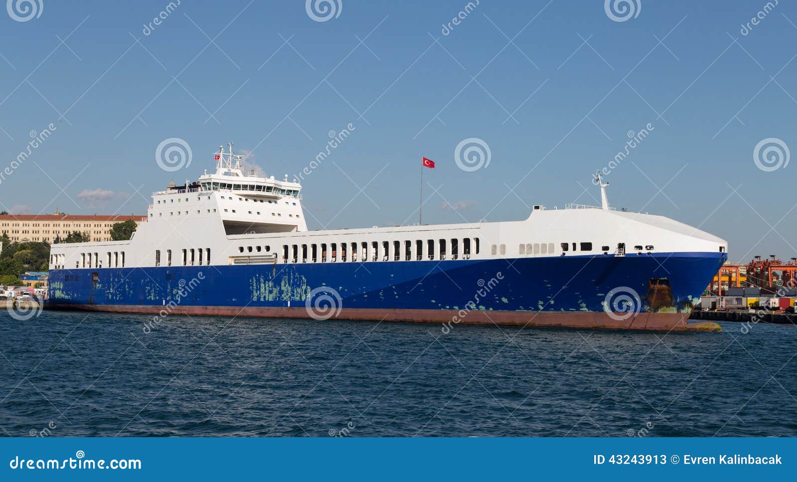 Nave del RO/RO immagine stock. Immagine di massa, porto - 43243913