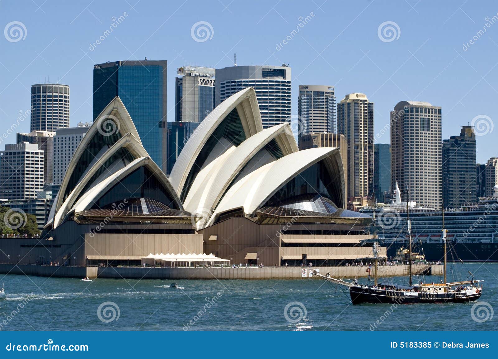 Nave Di Pirata E Teatro Dell'Opera Di Sydney Immagine Editoriale ...