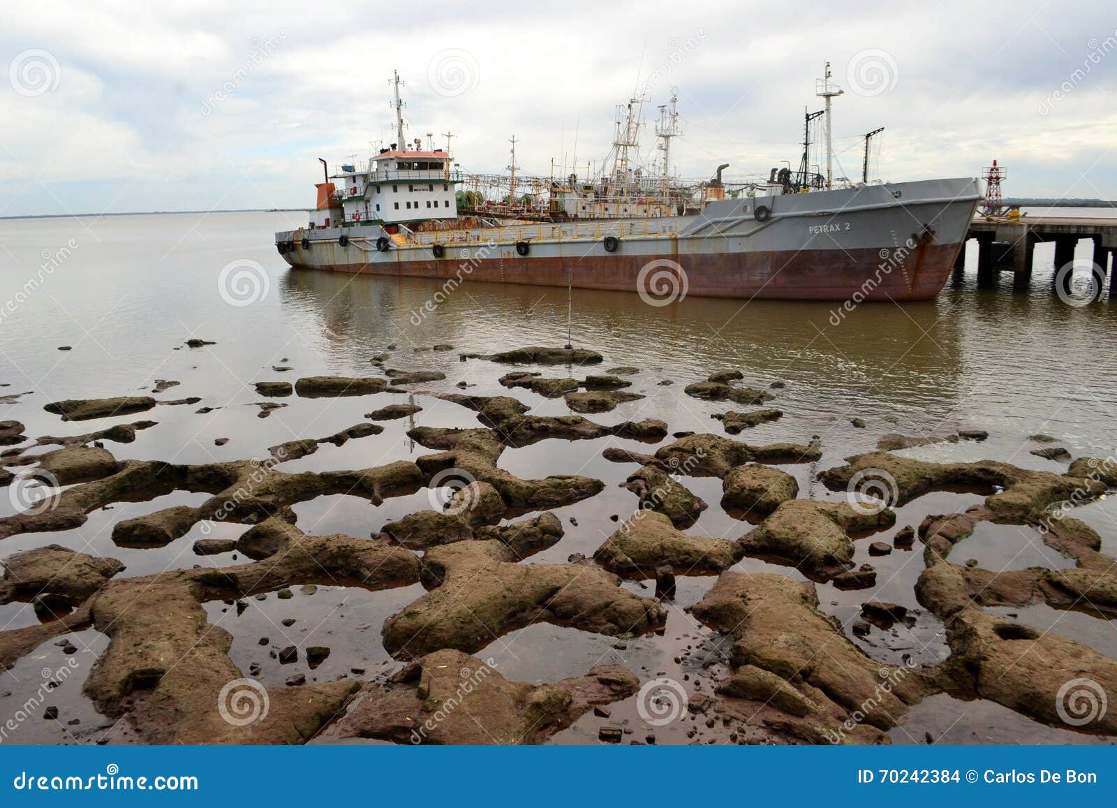 Nave en el muelle imagen de archivo editorial. Imagen de ciudad - 70242384