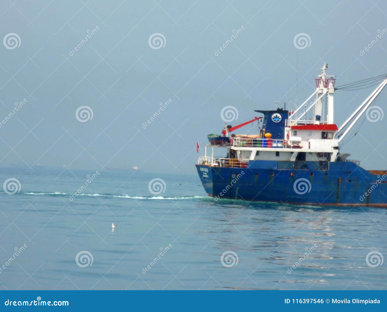 Nave in mare fotografia stock. Immagine di mediterraneo - 116397546