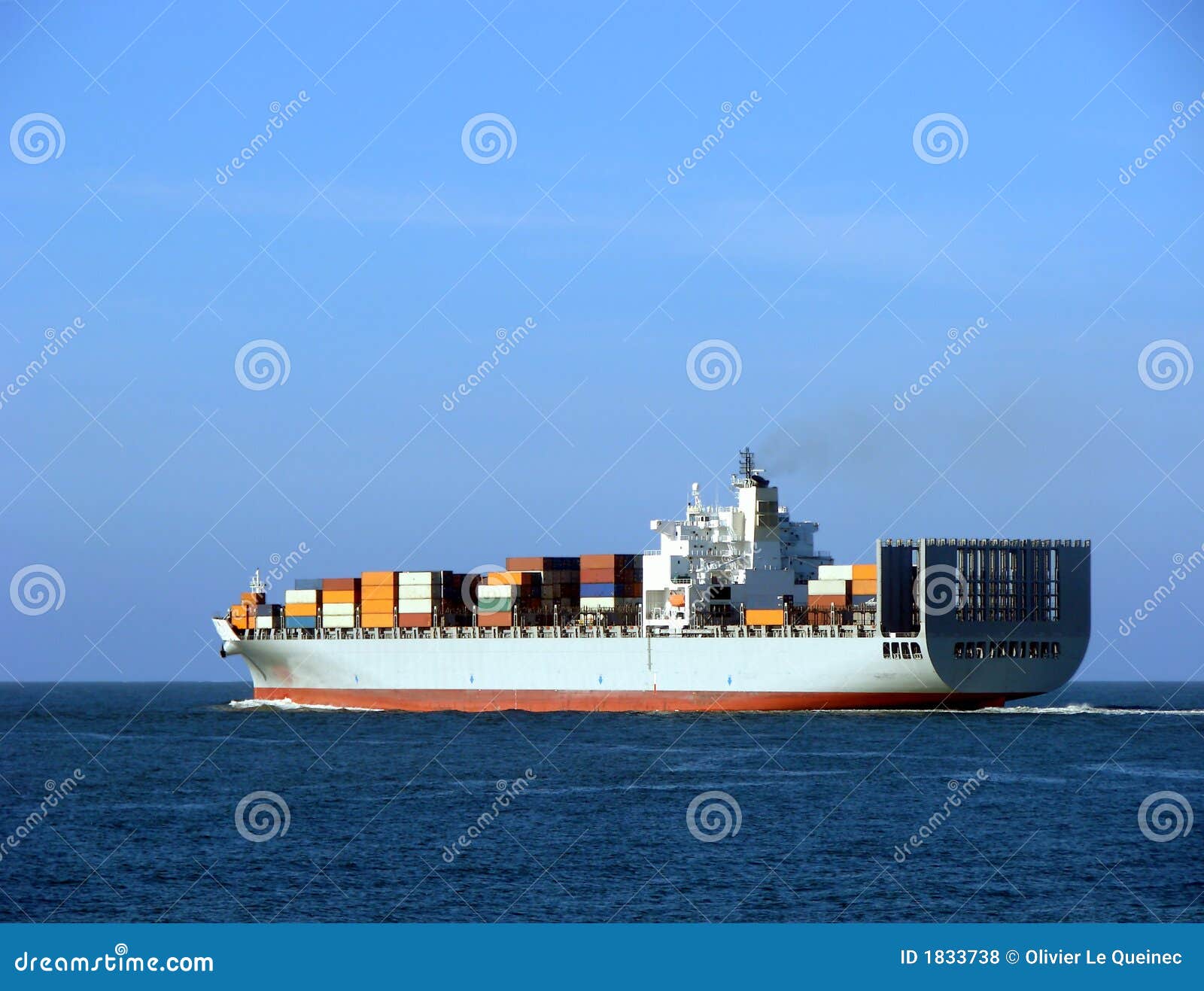 Nave porta-container fotografia stock. Immagine di oceano - 1833738