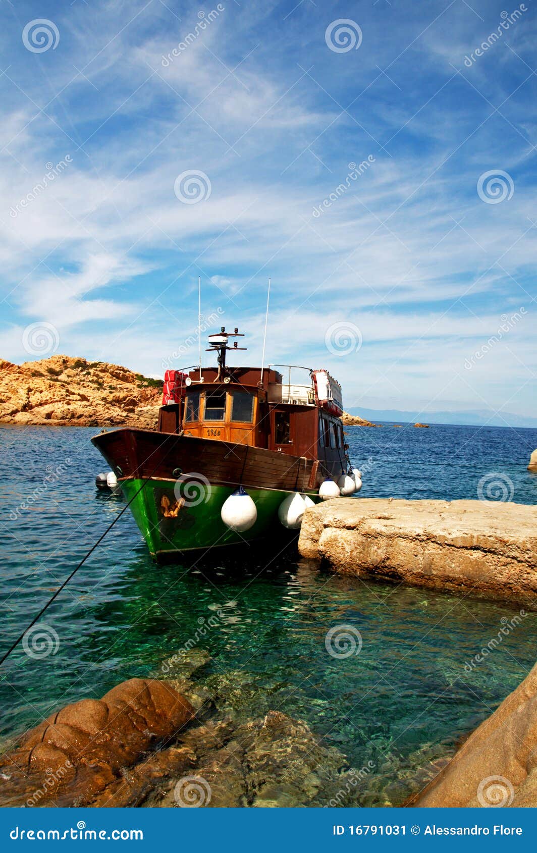 Nave verde del barco imagen de archivo. Imagen de cielo - 16791031