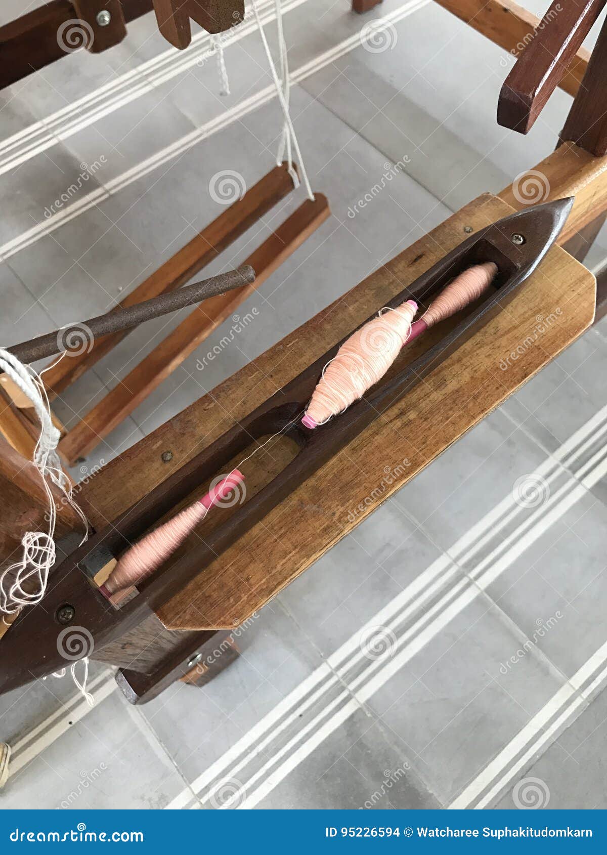 Navetta di tessitura fotografia stock. Immagine di originale - 95226594