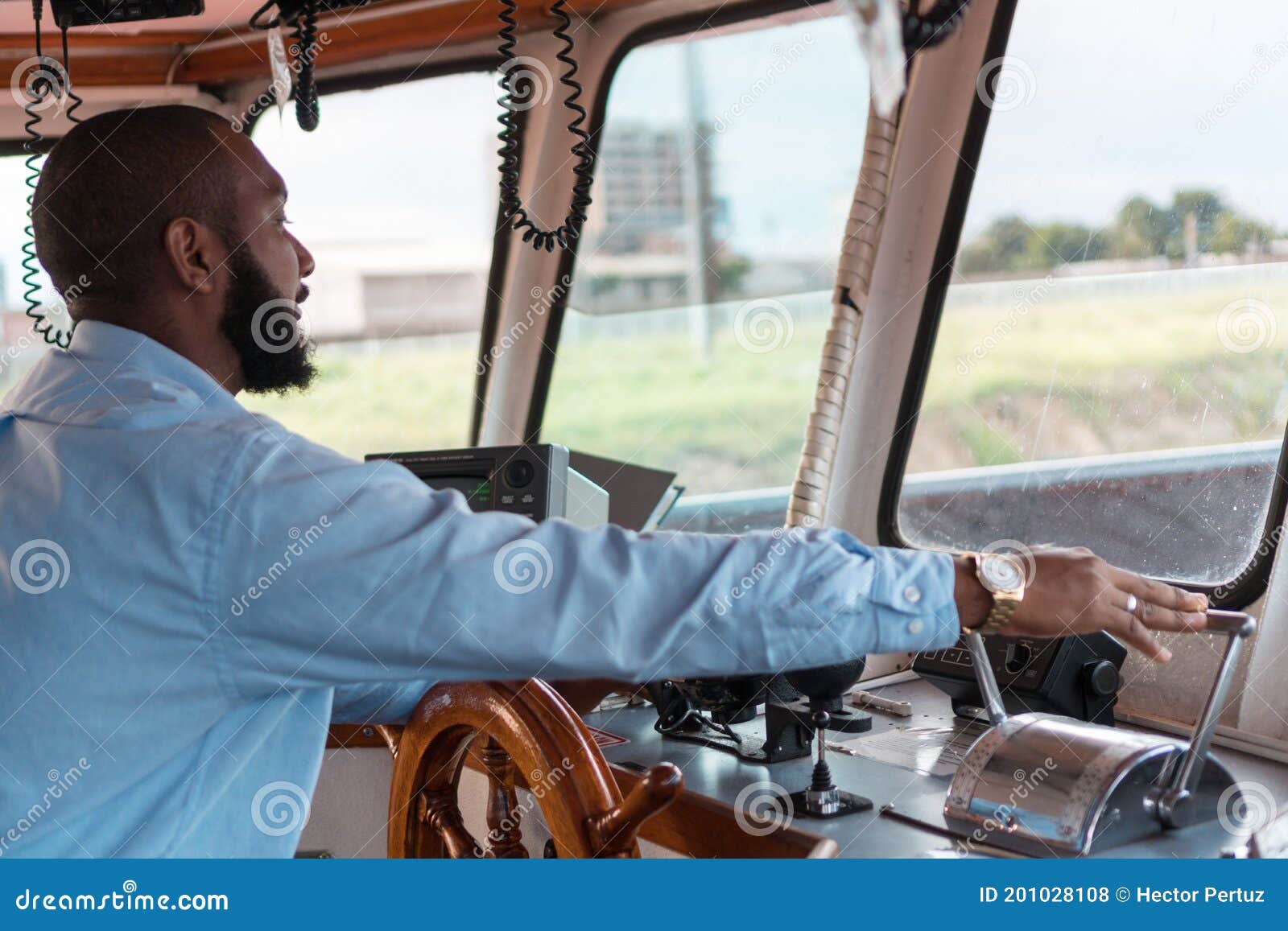 Navigation Officer Manages Devices, Looking Ahead on the Navigation ...