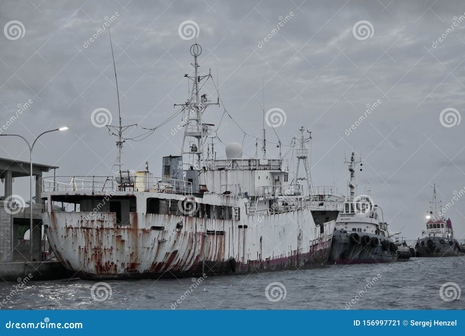 Navio antigo no porto imagem de stock. Imagem de noite - 156997721