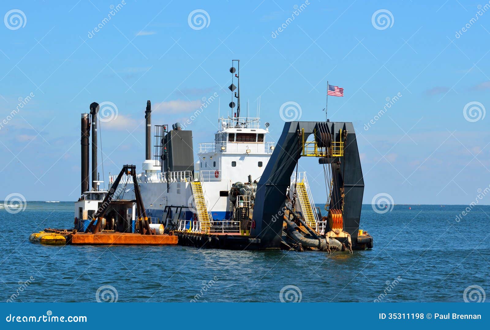 Navio Da Draga Que Trabalha No Oceano Foto de Stock - Imagem de ...
