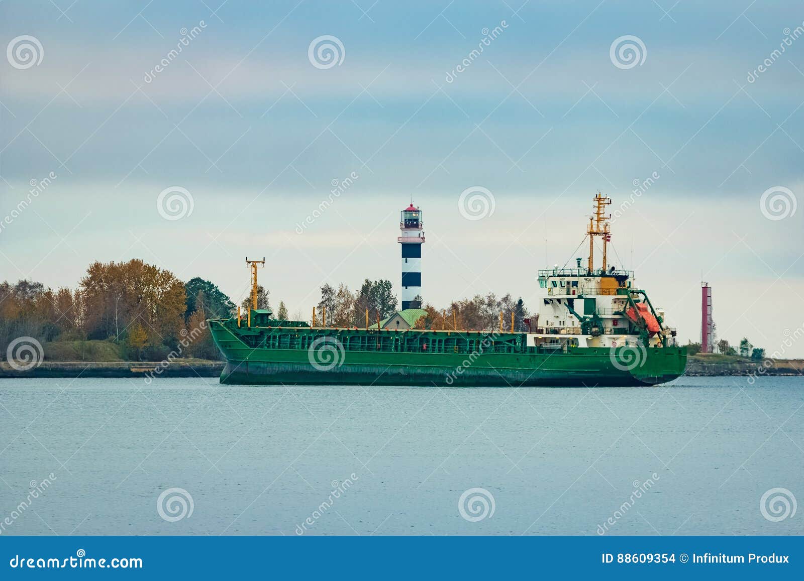 Navio de carga verde foto de stock. Imagem de geral, barco - 88609354