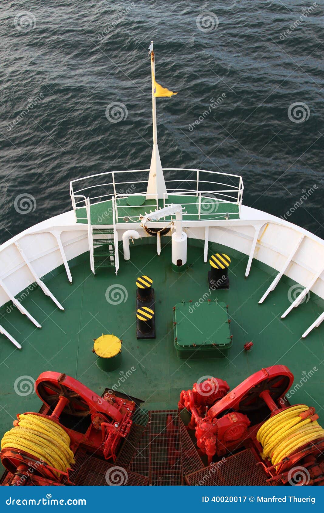 Navio de um navio imagem de stock. Imagem de plataforma - 40020017