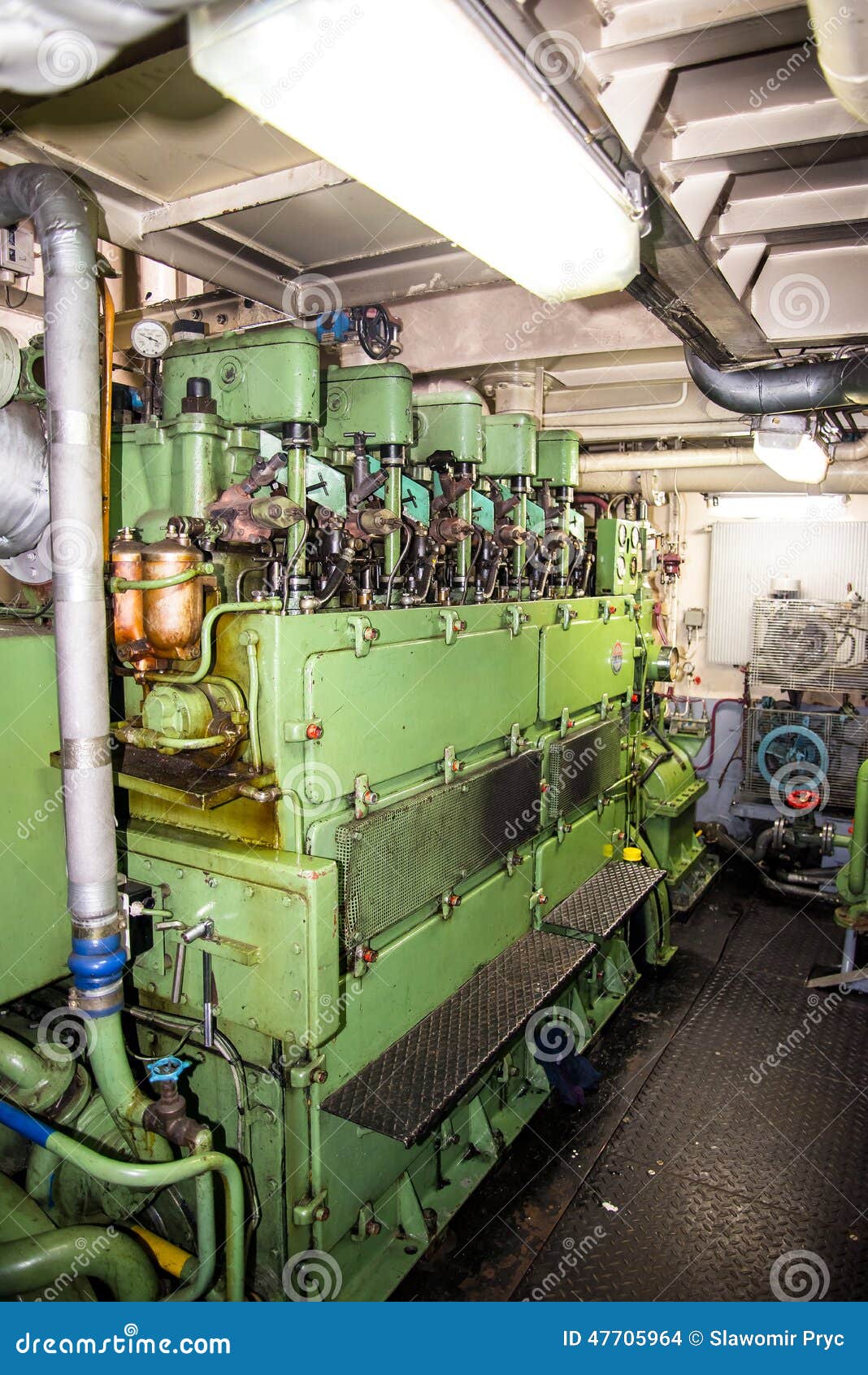 Navio do motor foto de stock. Imagem de filtros, indicado - 47705964