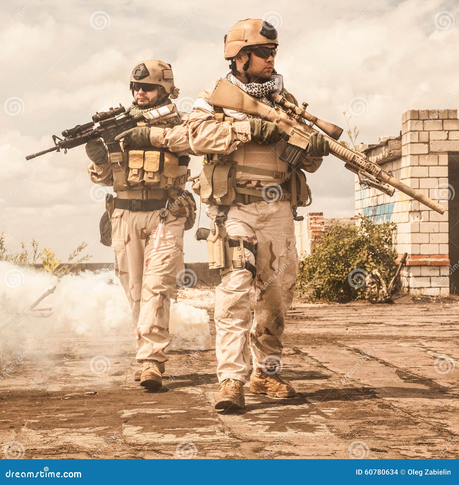 Navy Seals dans l'action photo stock. Image du militaire - 60780634