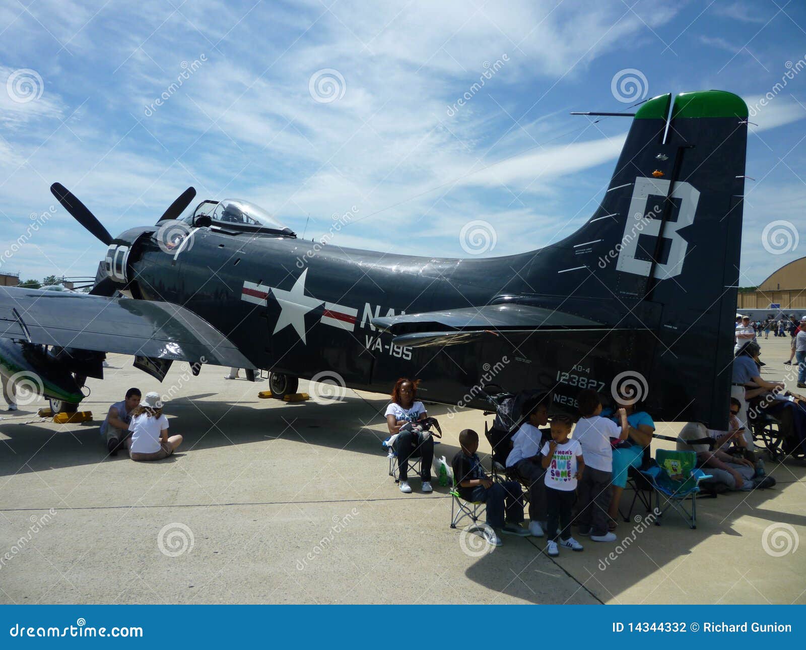 Navy Skyraider editorial photography. Image of attack - 14344332