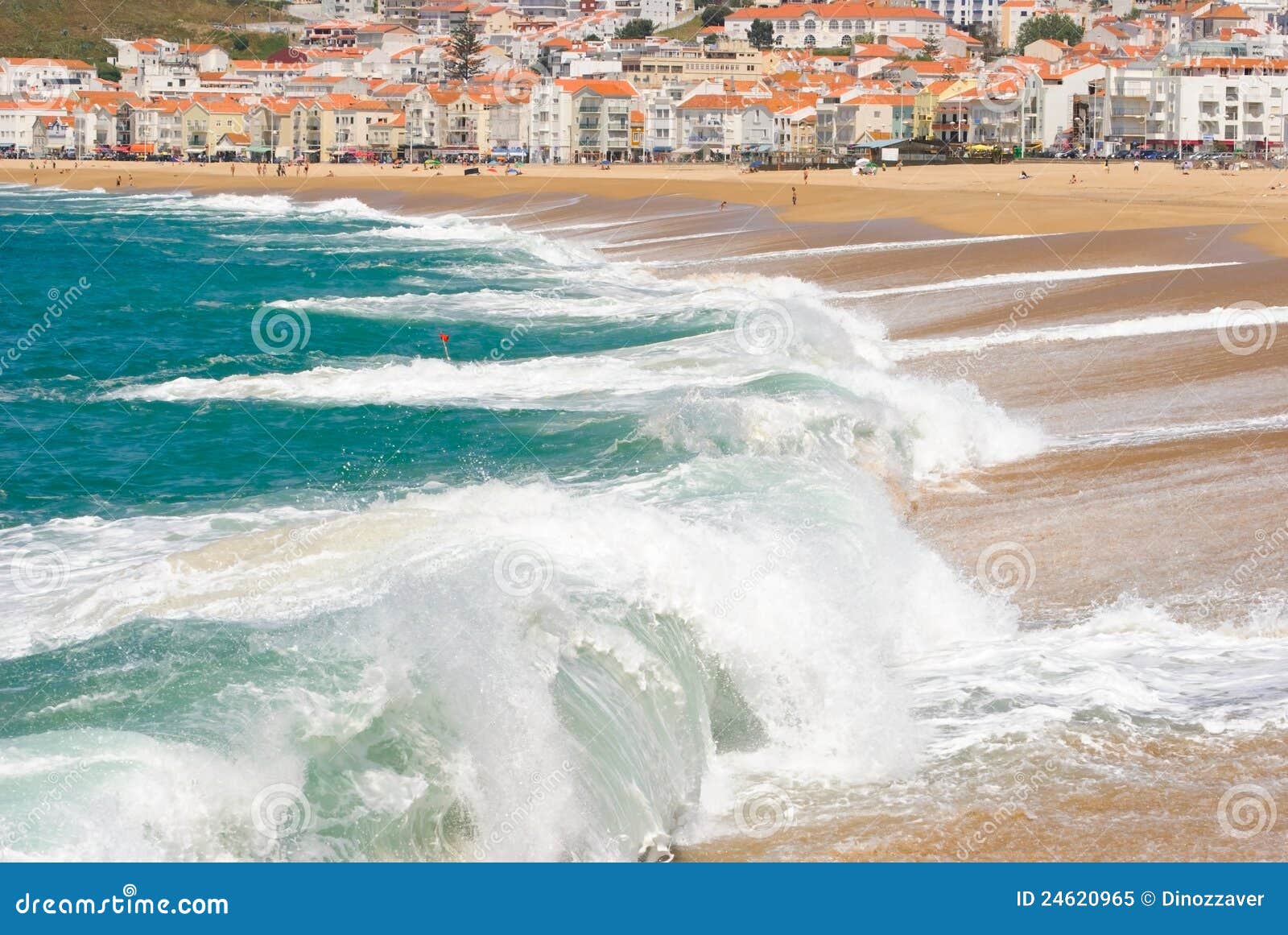 Nazare, Portugal image stock. Image du beau, ondes, destination - 24620965