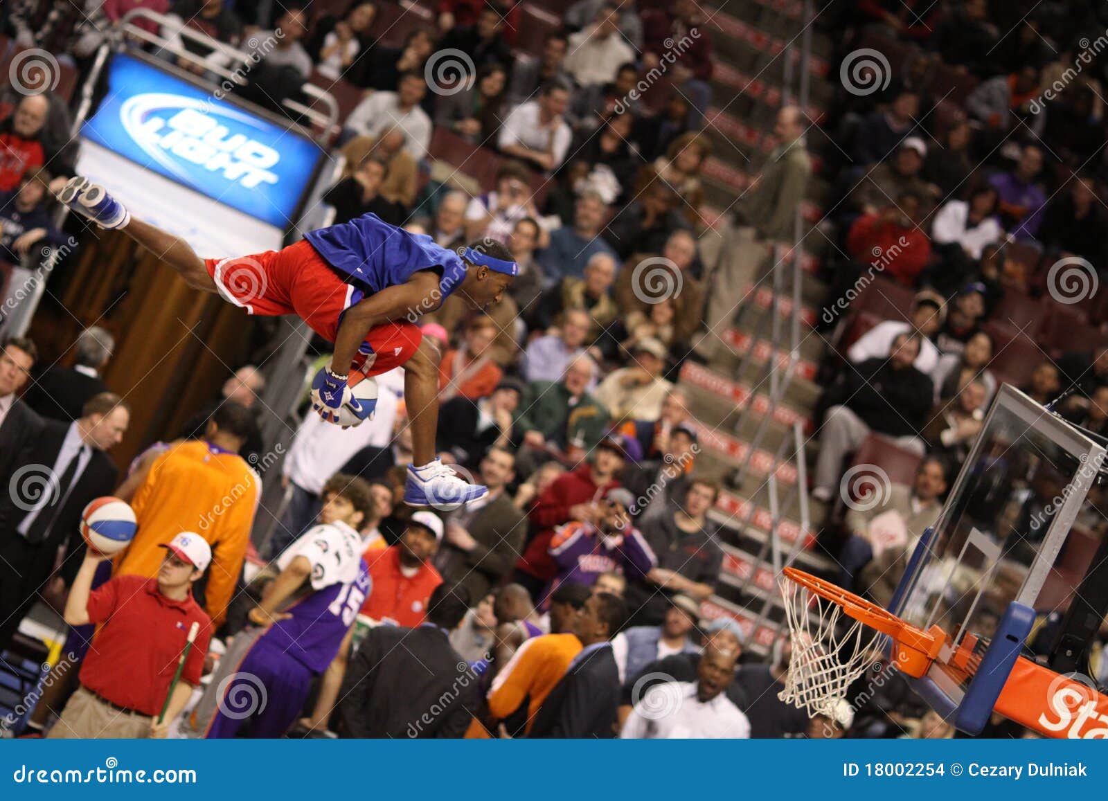 NBA Acrobatic Halftime Show Editorial Stock Image - Image of suns ...