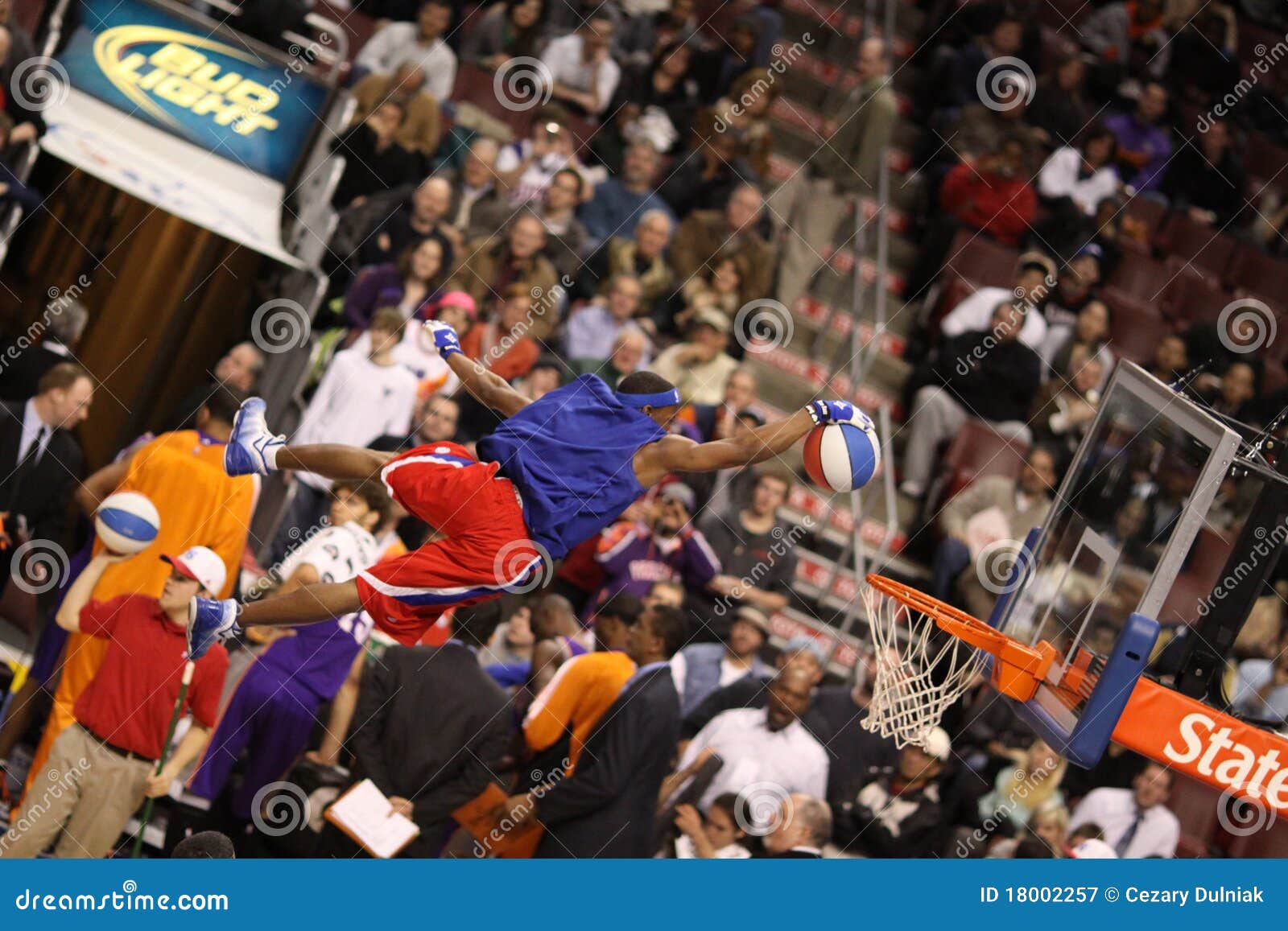 NBA Acrobatic Halftime Show Editorial Photography - Image of 76ers ...