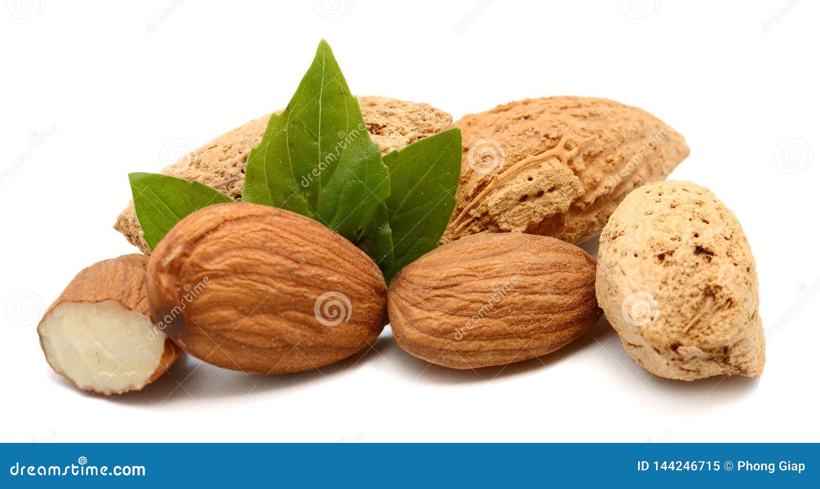 Am?ndoa Isolada No Fundo Branco Imagem de Stock - Imagem de amêndoa ...