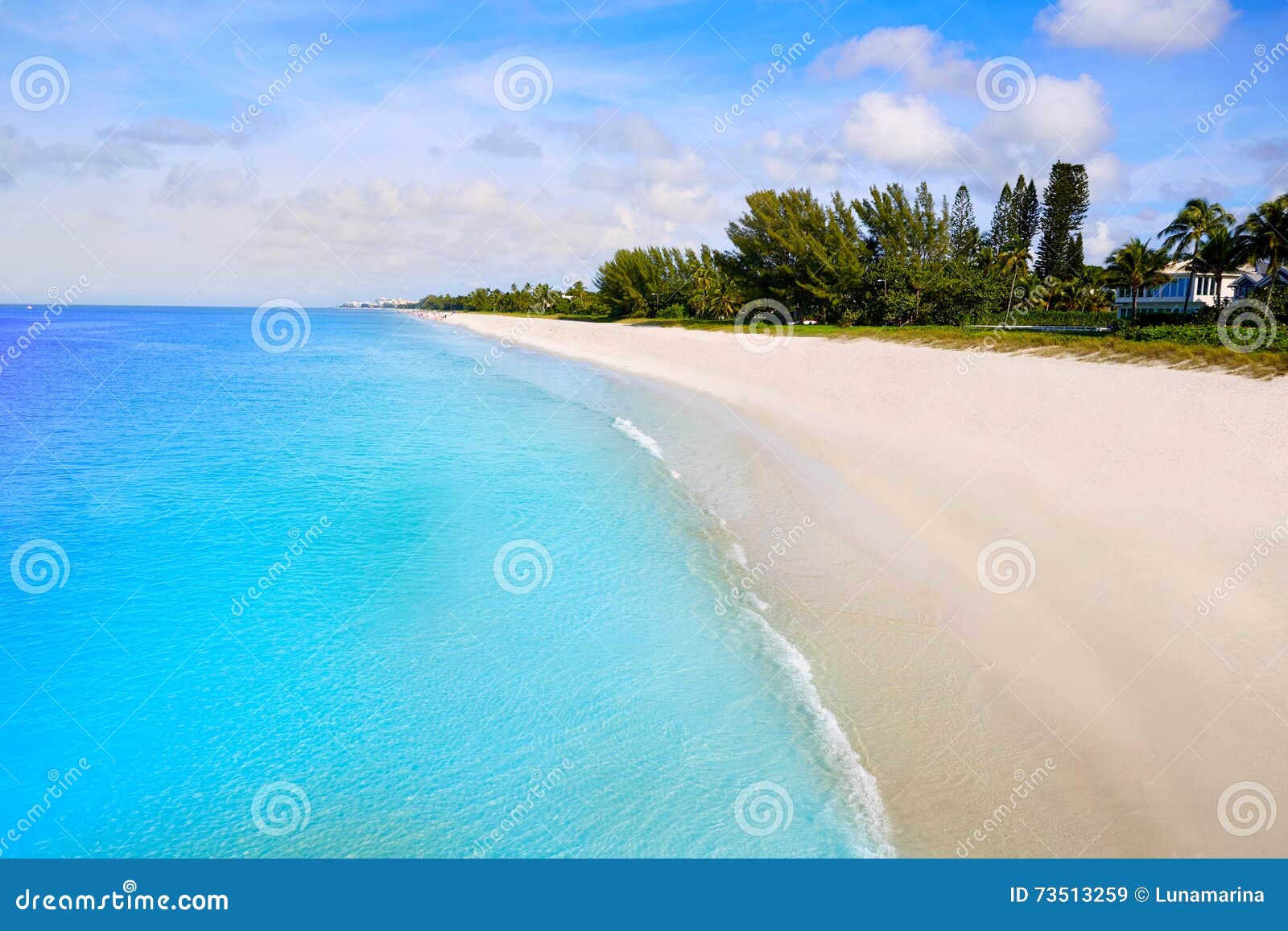 Neapel-Strand am Sonnigen Tag Florida US Stockbild - Bild von schacht ...