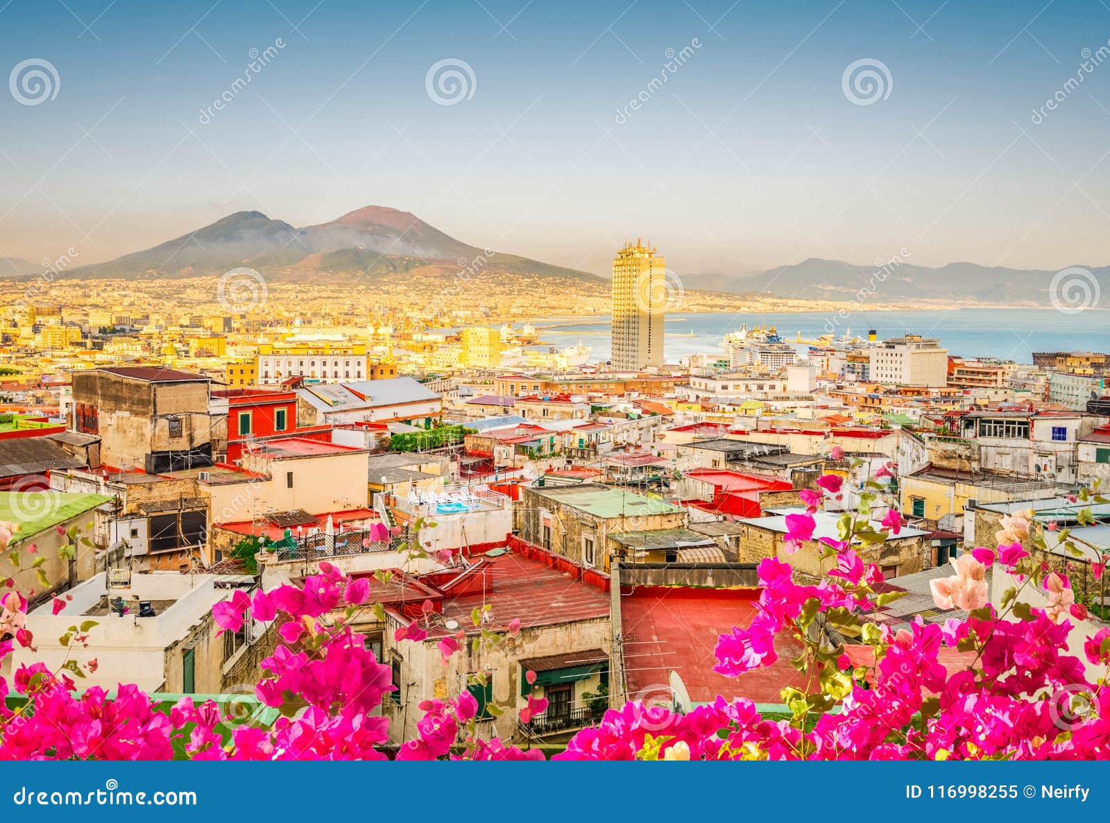 Neapel- Und Vesuv-Vulkan, Italien Stockbild - Bild von besichtigung ...