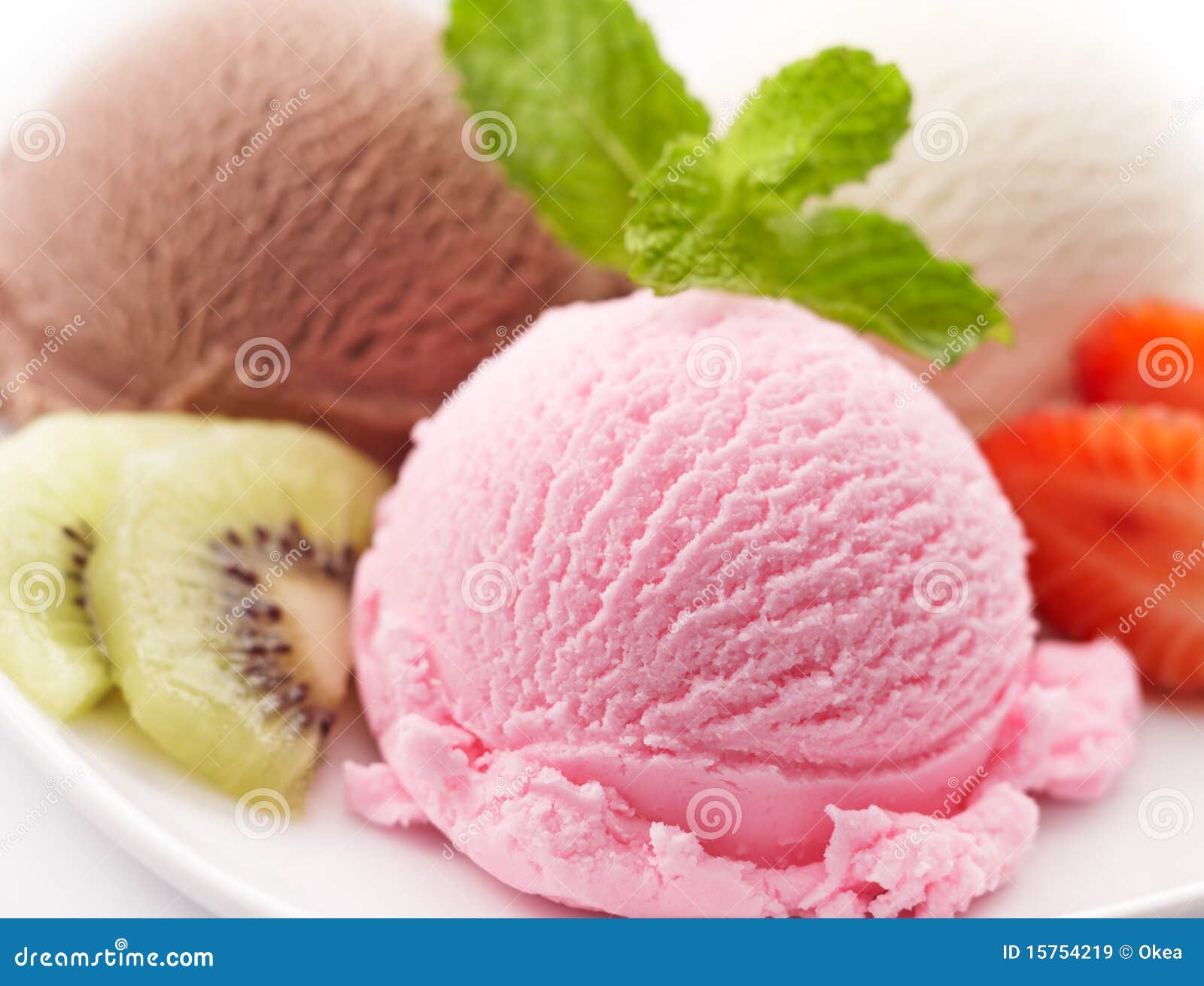 Neapolitanische Eiscreme stockbild. Bild von vanille - 15754219